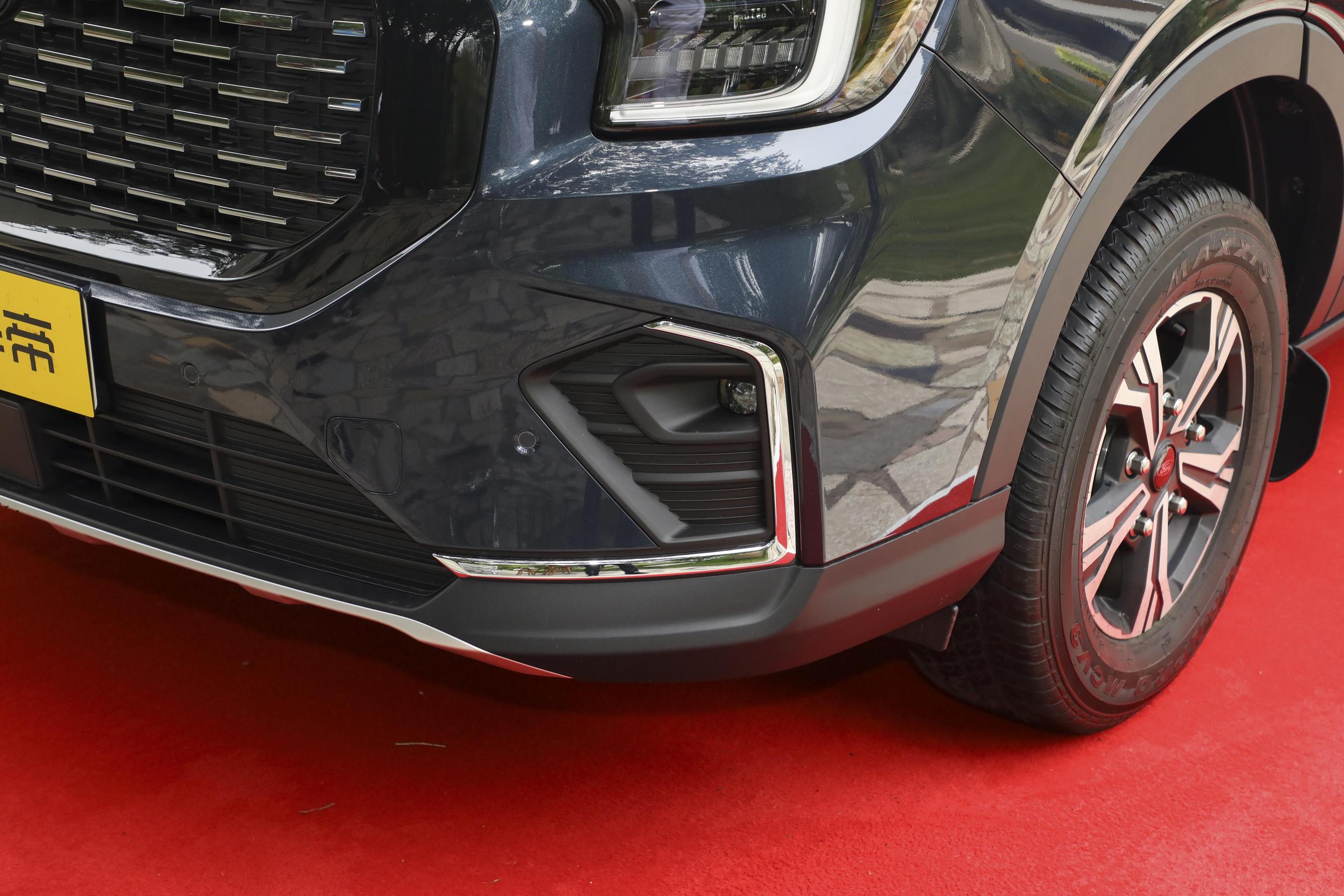 全顺 2024款 V363 2.3T柴油自动中轴中顶9座图片_福特_36/51张图片_汽车外观图库_懂车帝