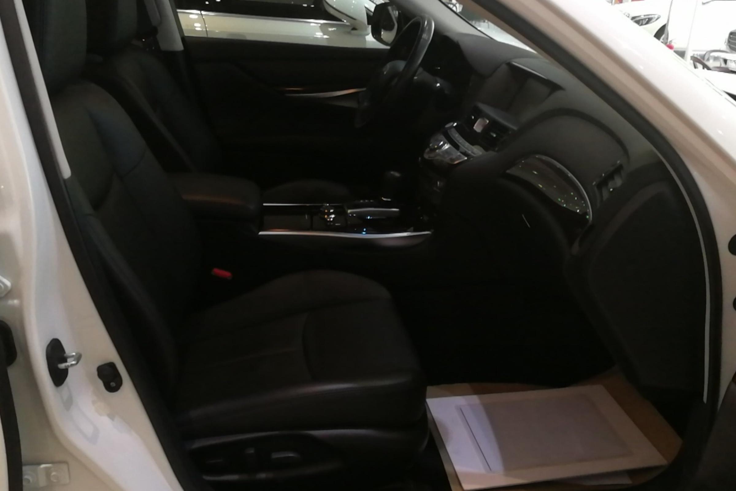 英菲尼迪Q70 2015款 Q70L 3.5L Hybrid 豪华版图片_英菲尼迪_2/8张图片_汽车内饰图库_懂车帝