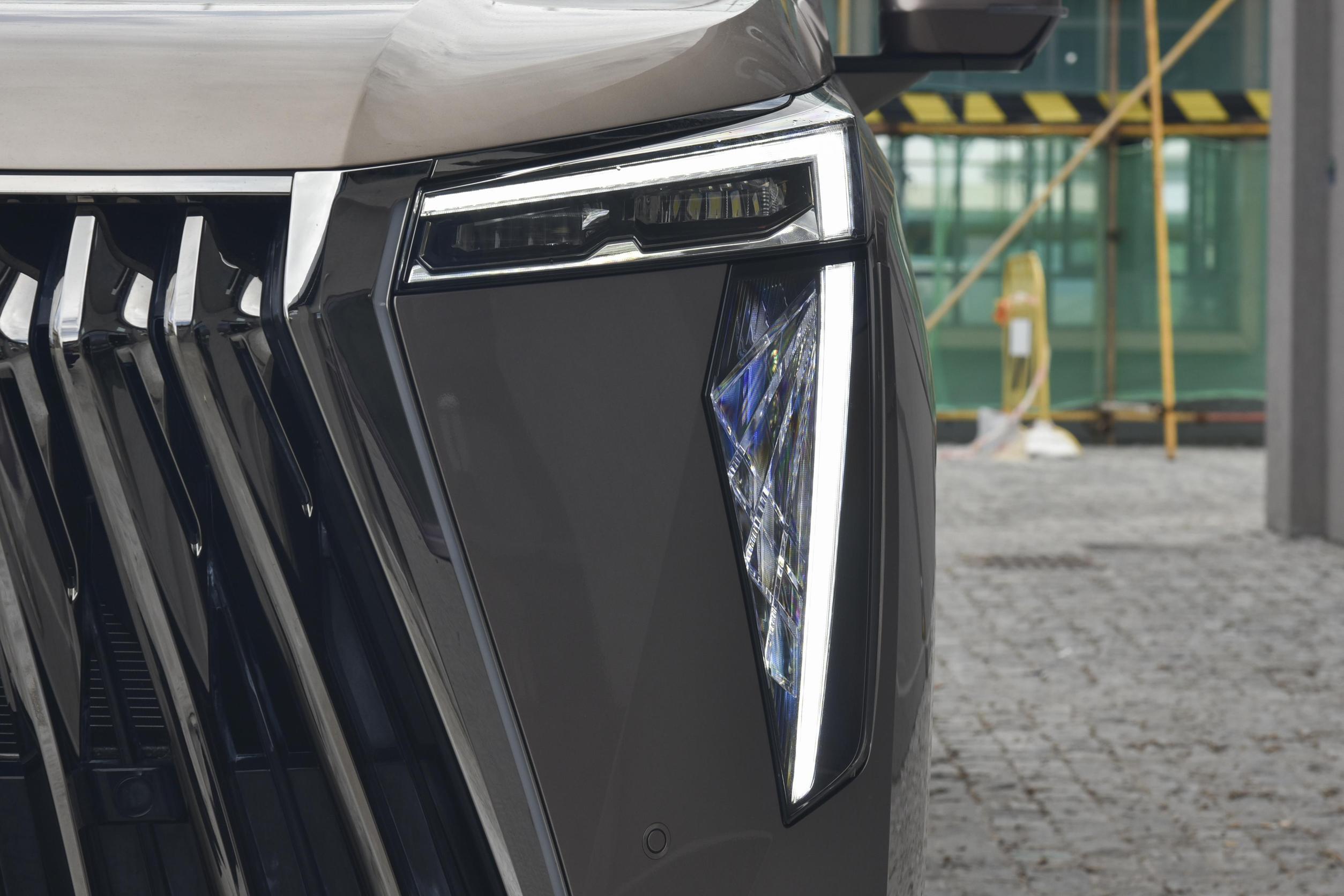 传祺M8 2023款 宗师系列 2.0TM 混动 御尊版图片_广汽传祺_4/39张图片_汽车外观图库_懂车帝