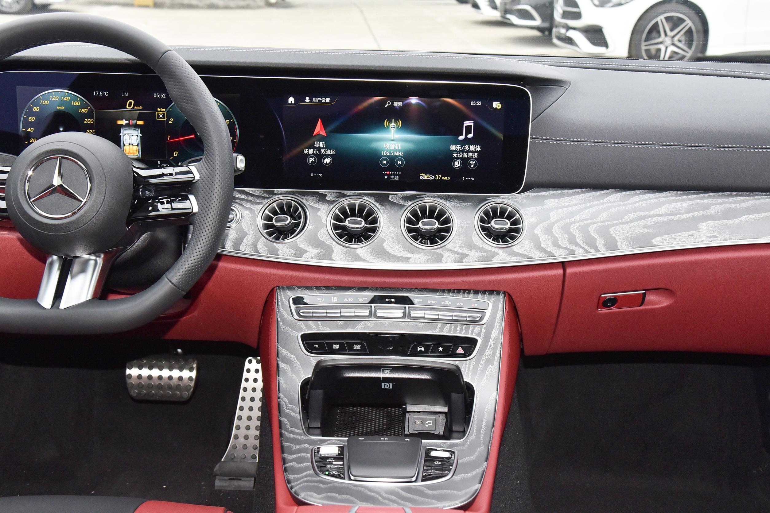 奔驰CLS 2023款 CLS 300 动感型图片_奔驰_1/64张图片_汽车内饰图库_懂车帝