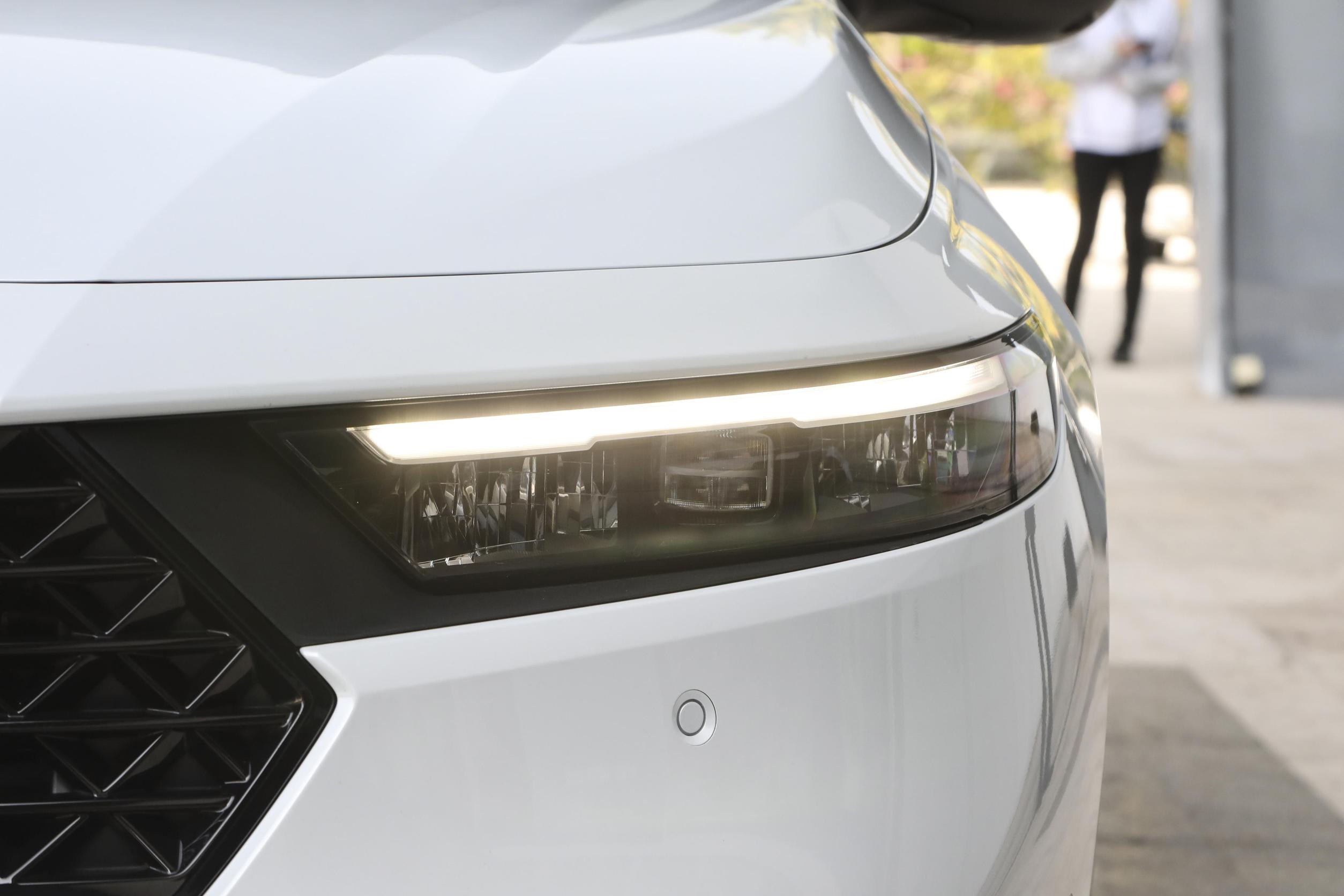 雅阁 PHEV 2023款 e:PHEV 旗舰版图片_本田_21/197张图片_汽车外观图库_懂车帝