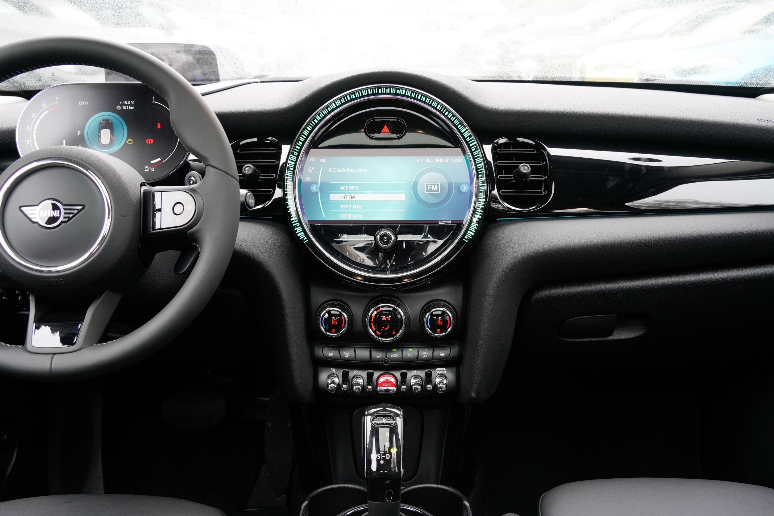 MINI 2023款 2.0T COOPER S 弧光特别版 五门版图片_MINI_1/47张图片_汽车内饰图库_懂车帝