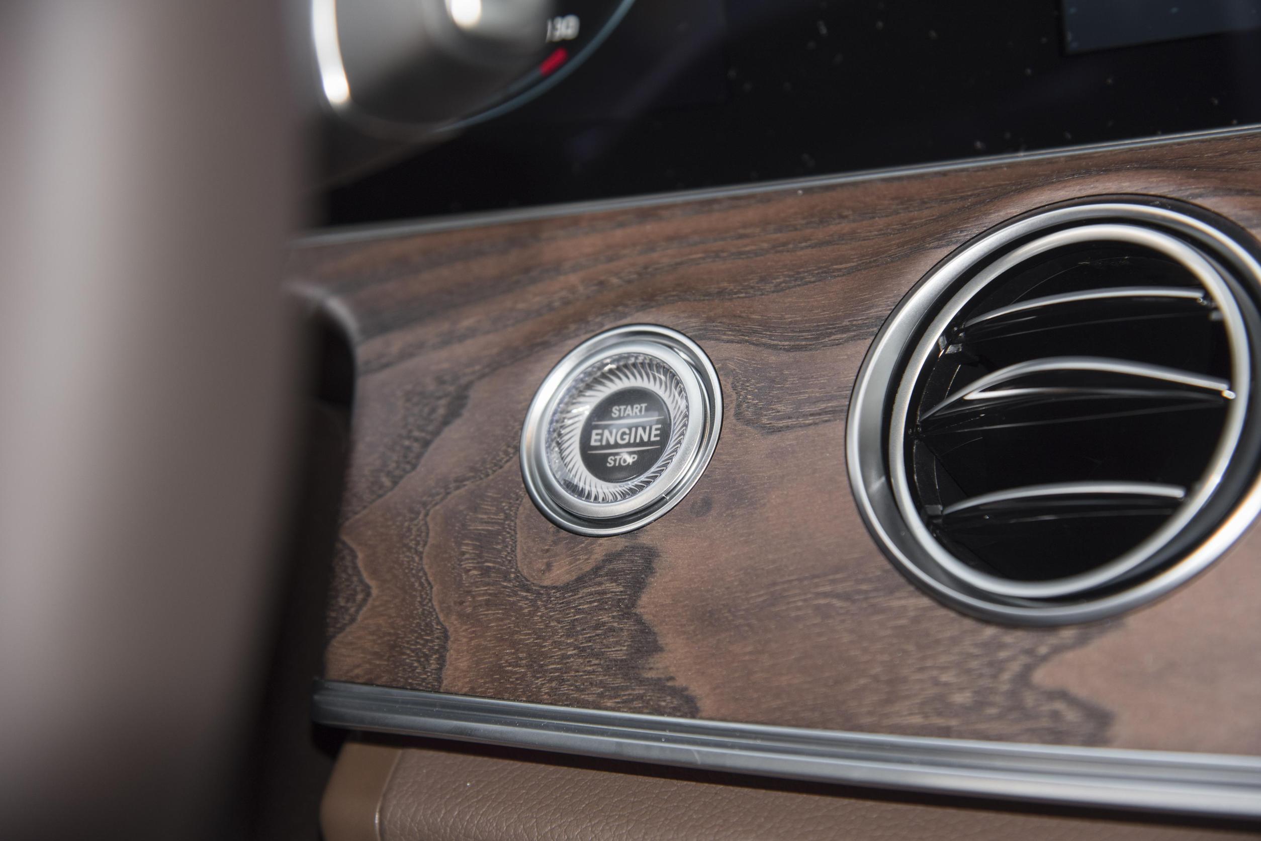 奔驰E级 2023款 E 260 L 轿车图片_奔驰_7/54张图片_汽车内饰图库_懂车帝