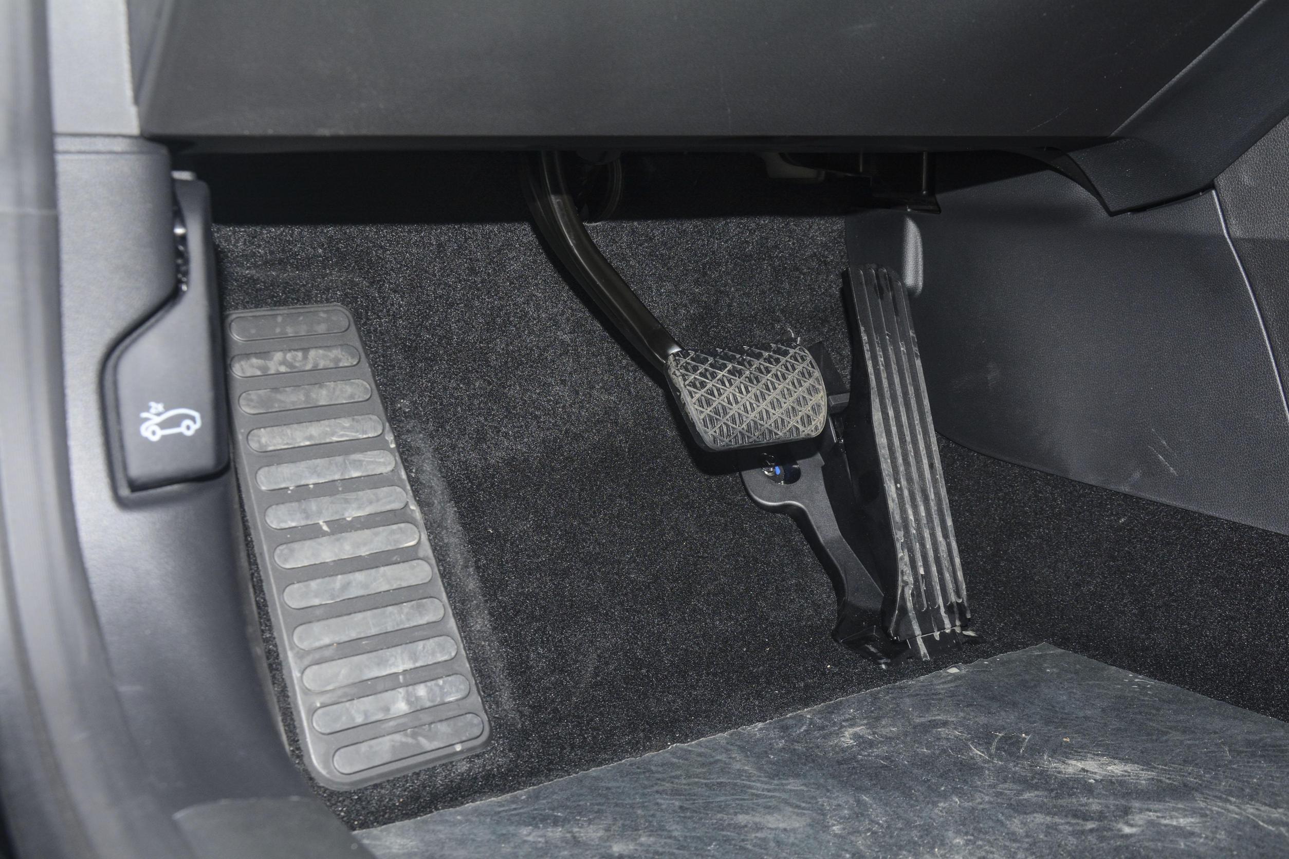 小鹏P7 2023款 P7i 702 Pro图片_小鹏汽车_14/108张图片_汽车空间图库_懂车帝