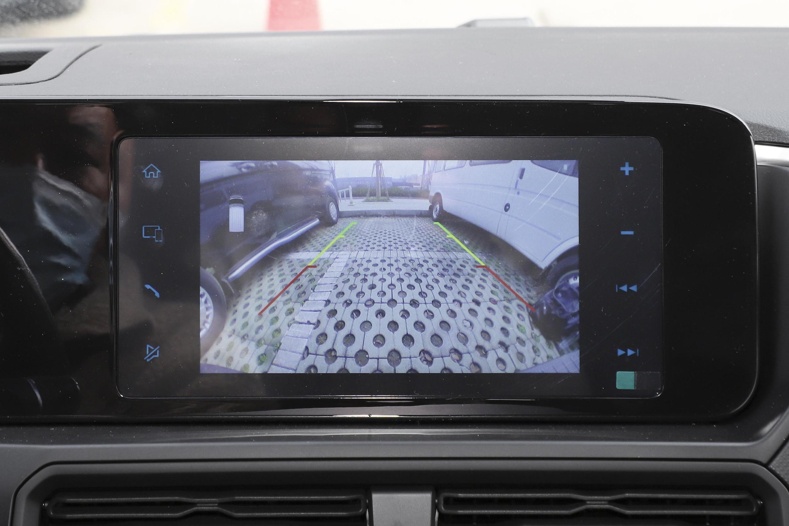 全顺 2023款 V362 2.0T柴油自动多功能商用车中轴中顶5/6座国VI图片_福特_16/30张图片_汽车内饰图库_懂车帝