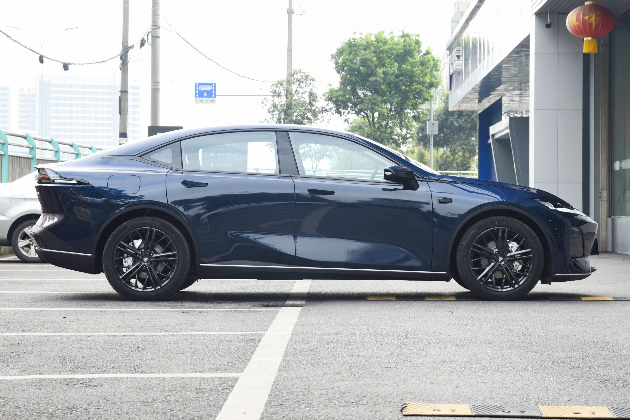 深蓝SL03壁纸_深蓝SL03_深蓝SL03外观图片_107/269张图片_深蓝SL03/整车外观图片_懂车帝