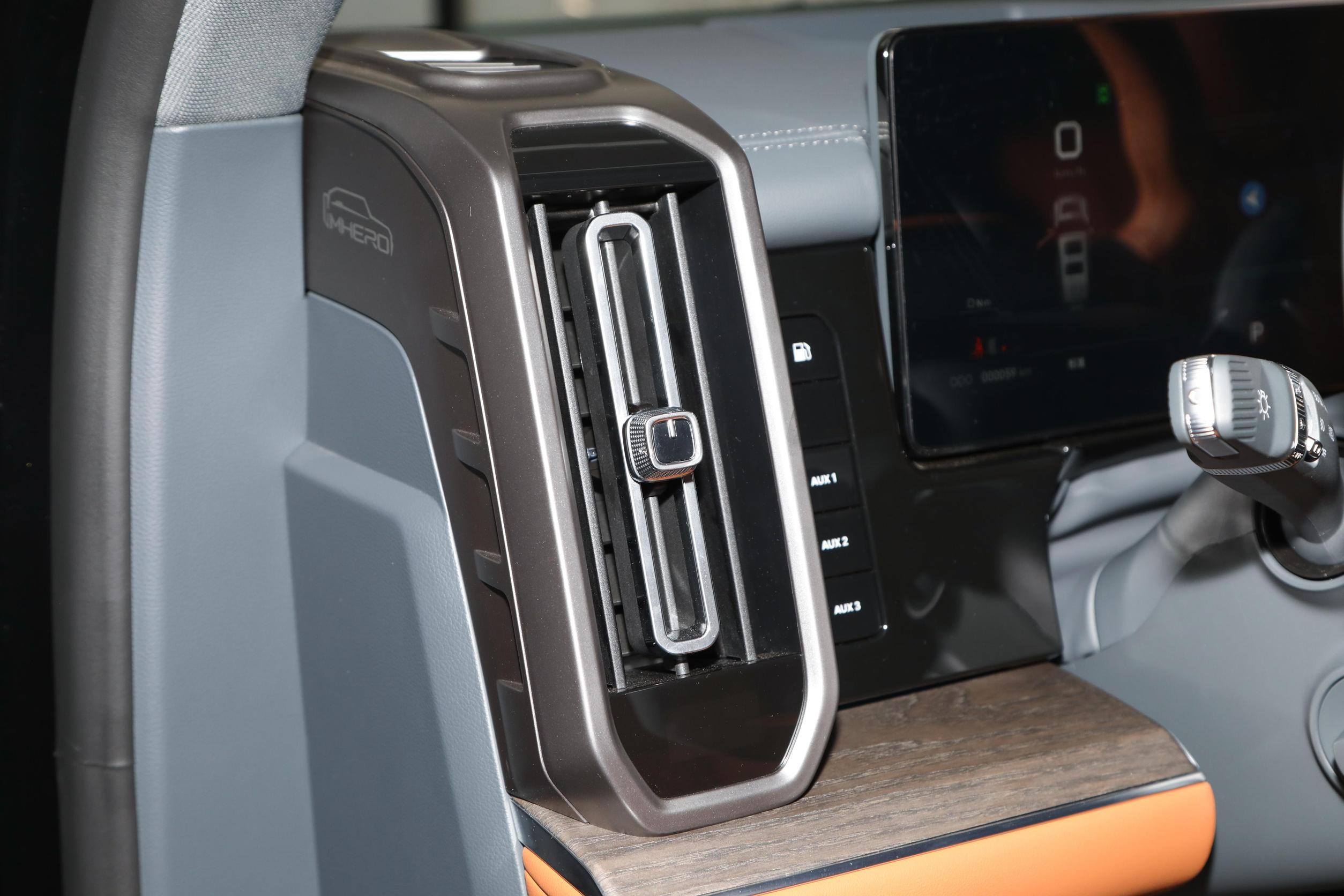 猛士917 2023款 增程版图片_猛士_1/49张图片_汽车内饰图库_懂车帝