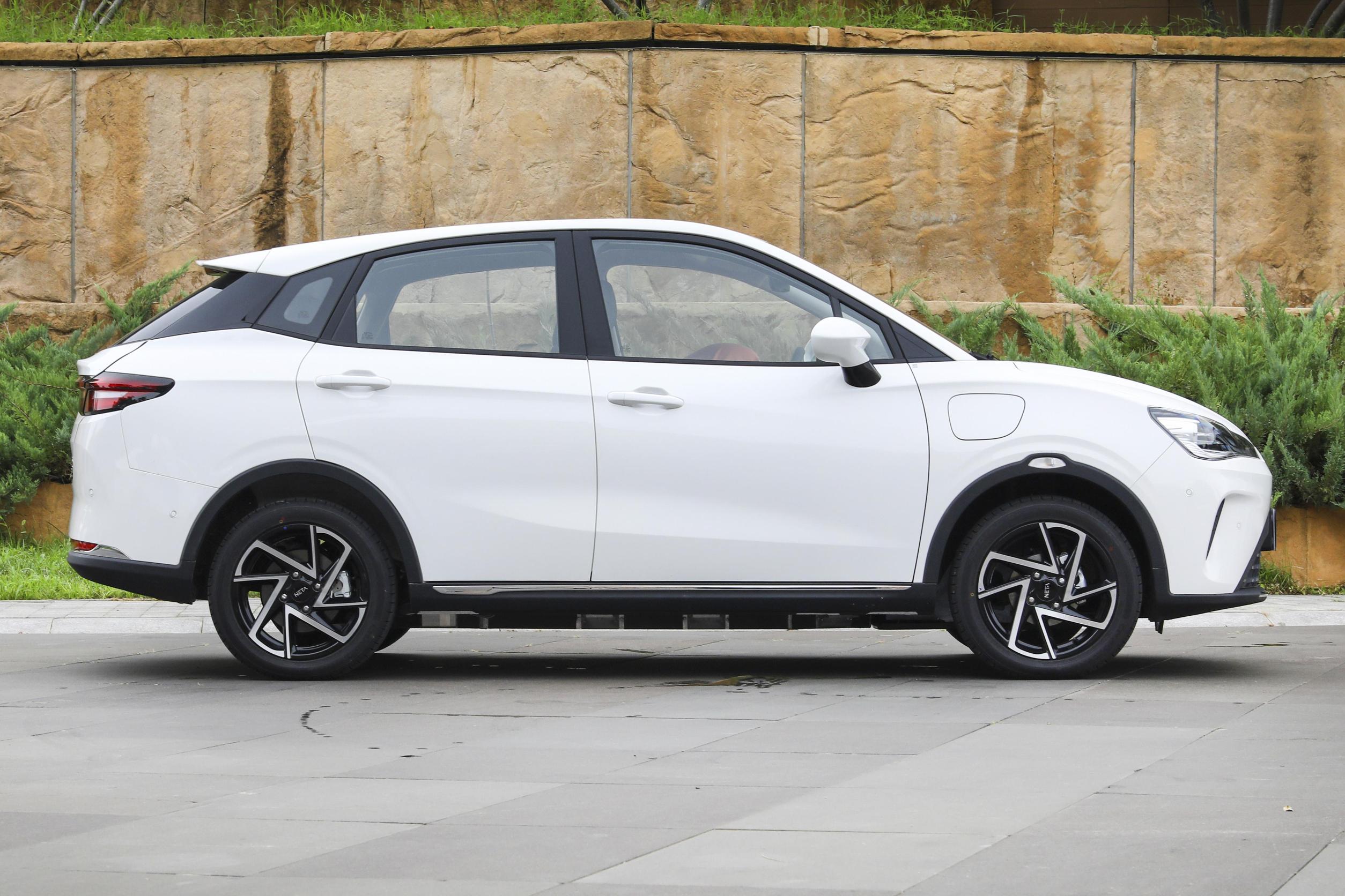 哪吒AYA 2023款 401图片_哪吒汽车_5/198张图片_汽车外观图库_懂车帝