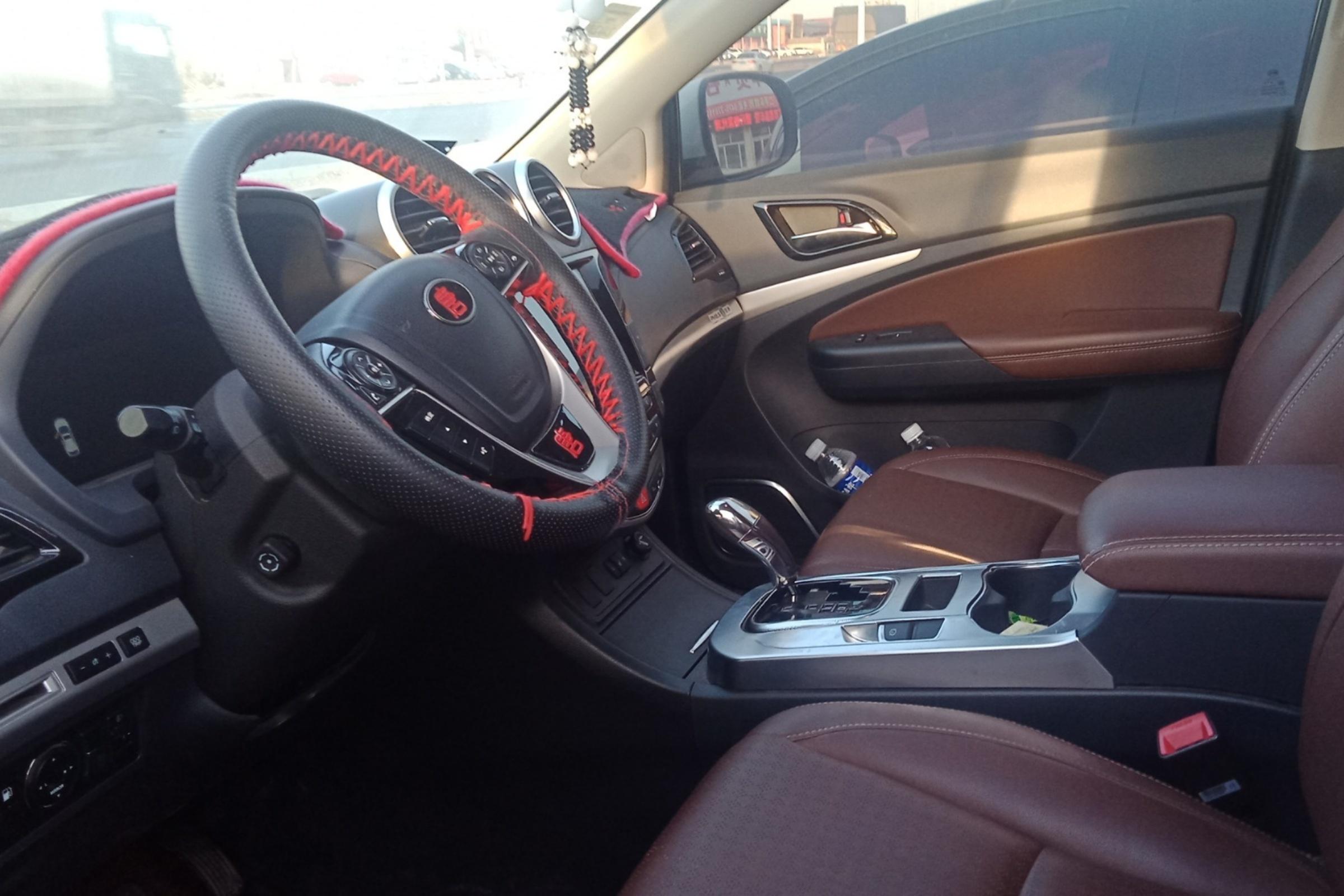 比亚迪S7 2015款 2.0T 升级版 自动旗舰型图片_比亚迪_8/8张图片_汽车空间图库_懂车帝