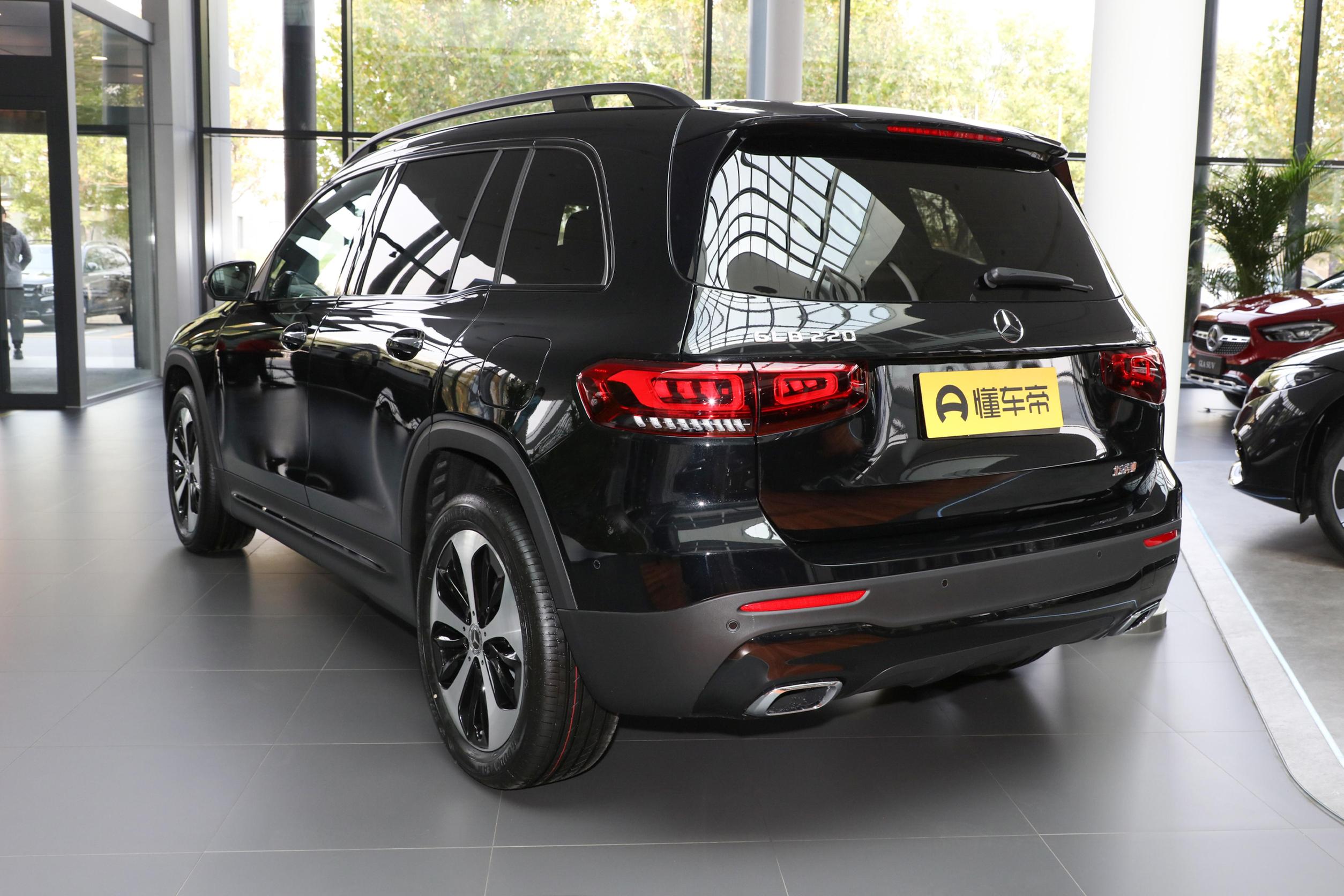 奔驰GLB 2023款 GLB 220 4MATIC图片_奔驰_5/49张图片_汽车外观图库_懂车帝