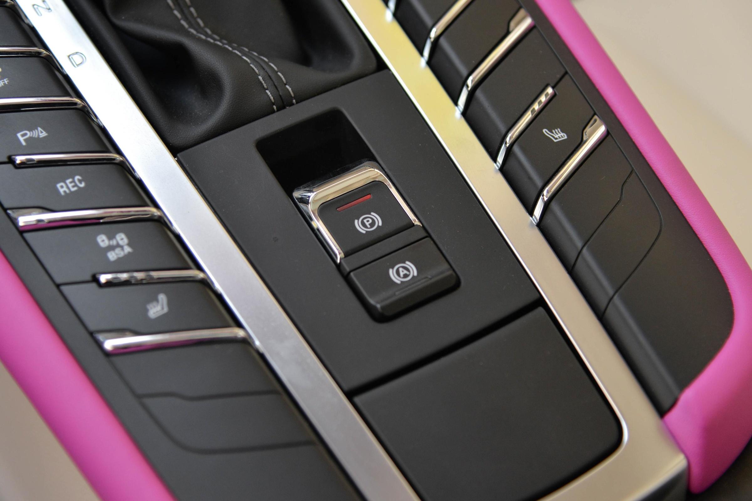 众泰SR9 2017款 2.0T 自动女神定制版图片_众泰_1/47张图片_汽车内饰图库_懂车帝