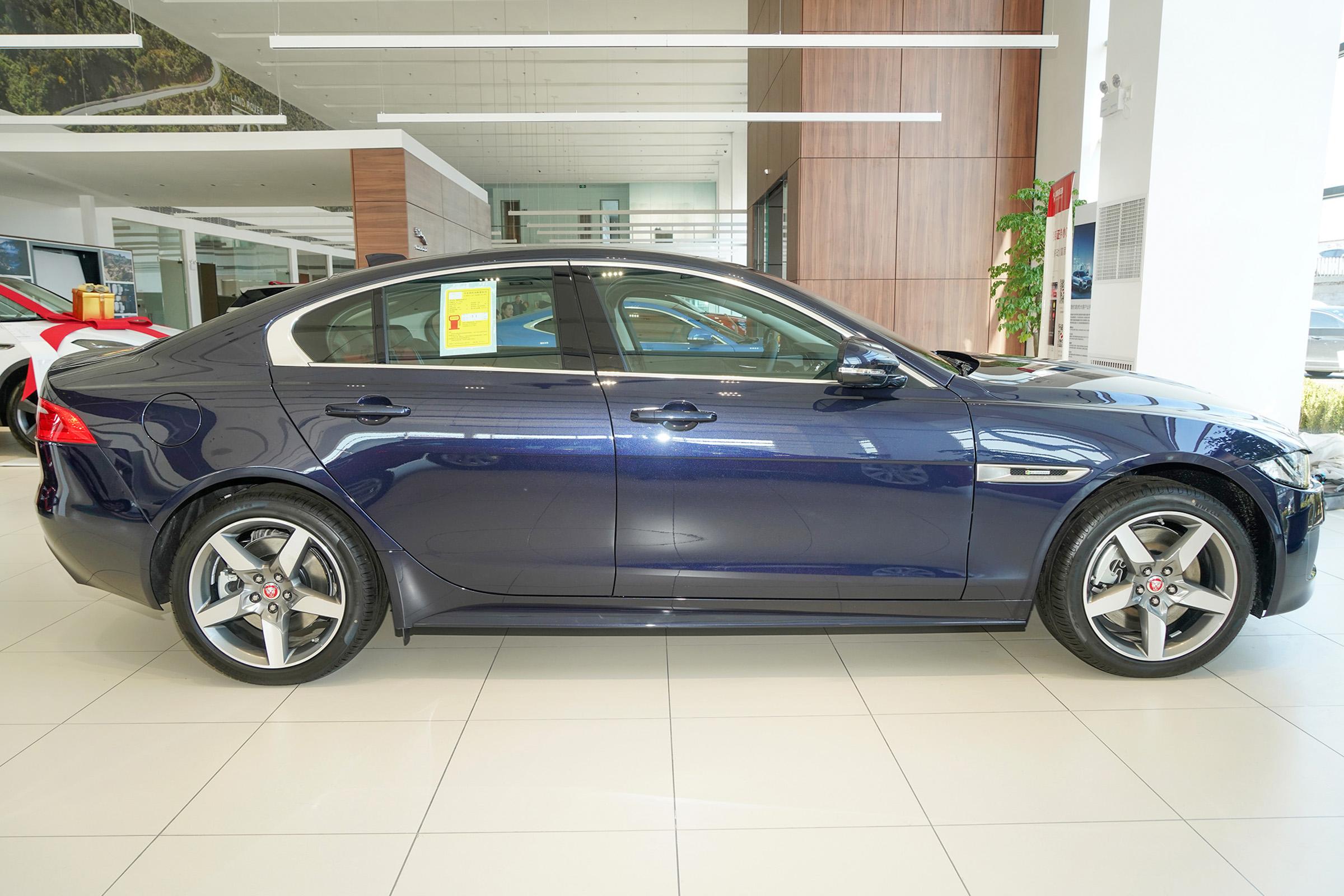 捷豹XE 2018款 2.0T 300PS 四驱R-Sport运动版图片_捷豹_7/55张图片_汽车外观图库_懂车帝