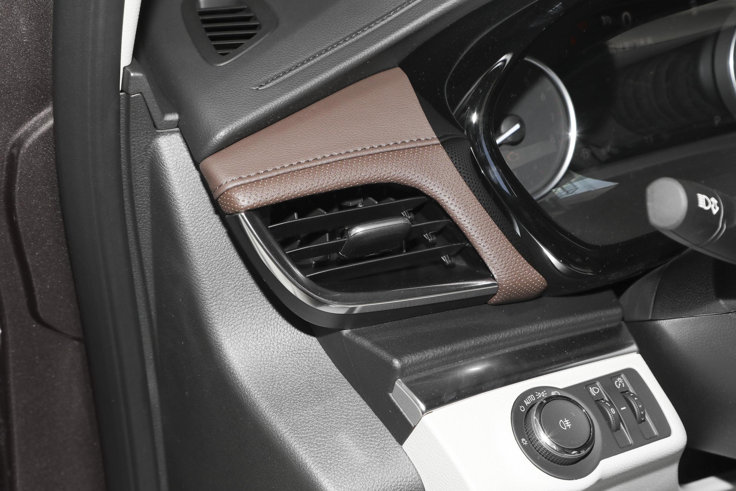 别克GL8 2022款 改款 陆上公务舱 652T 尊贵型图片_别克_25/27张图片_汽车内饰图库_懂车帝