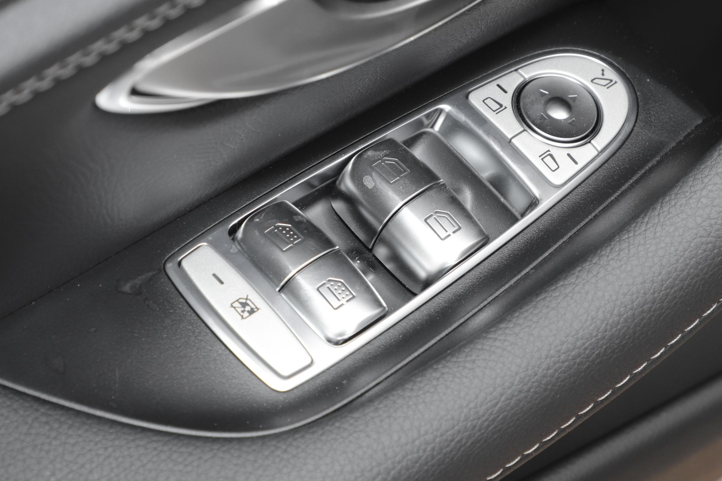 奔驰E级 2022款 三次改款 E 300 L 豪华型 运动轿车图片_奔驰_5/45张图片_汽车空间图库_懂车帝