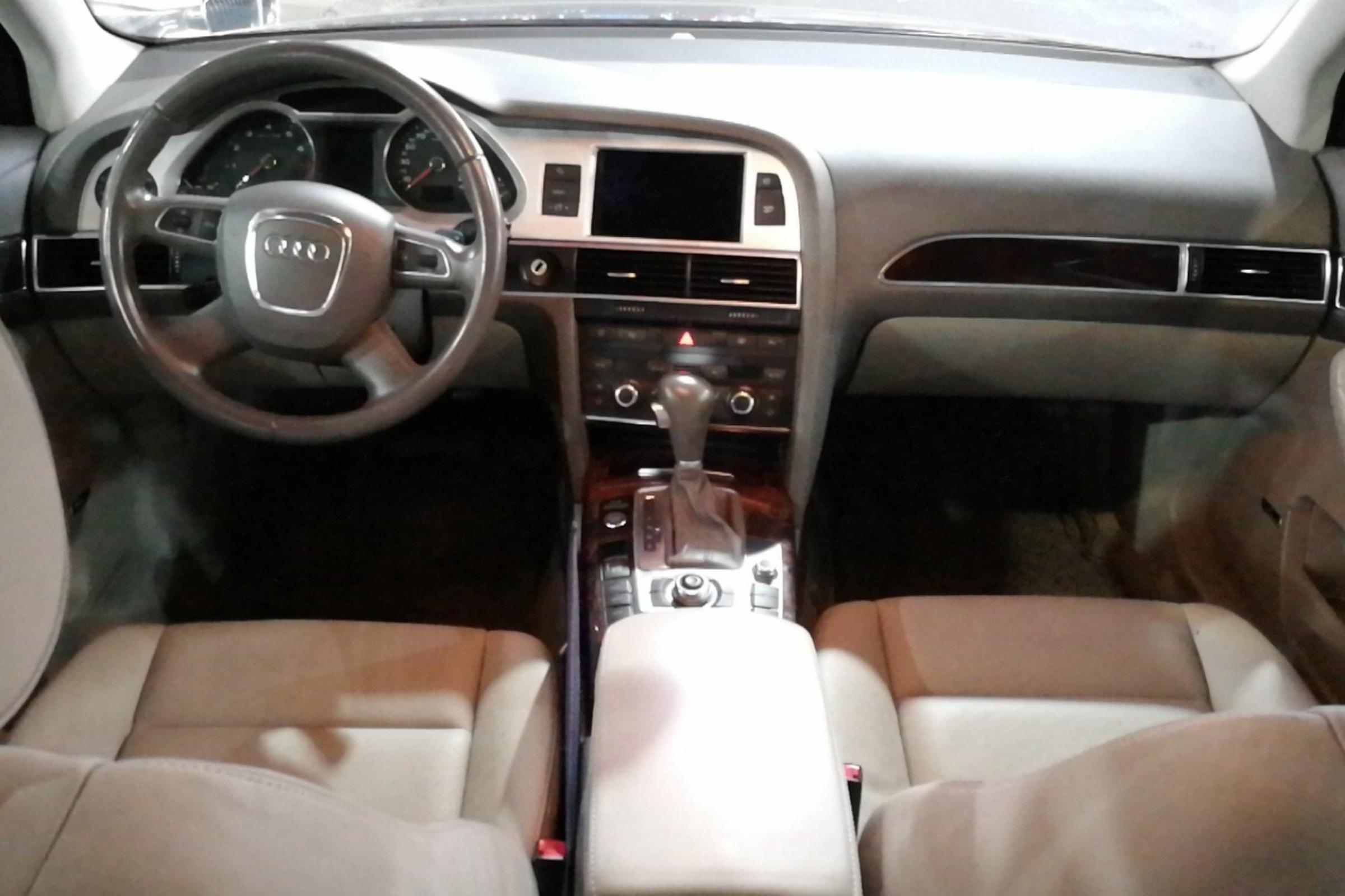 奥迪A6L 2011款 2.4L 豪华型图片_奥迪_4/8张图片_汽车内饰图库_懂车帝