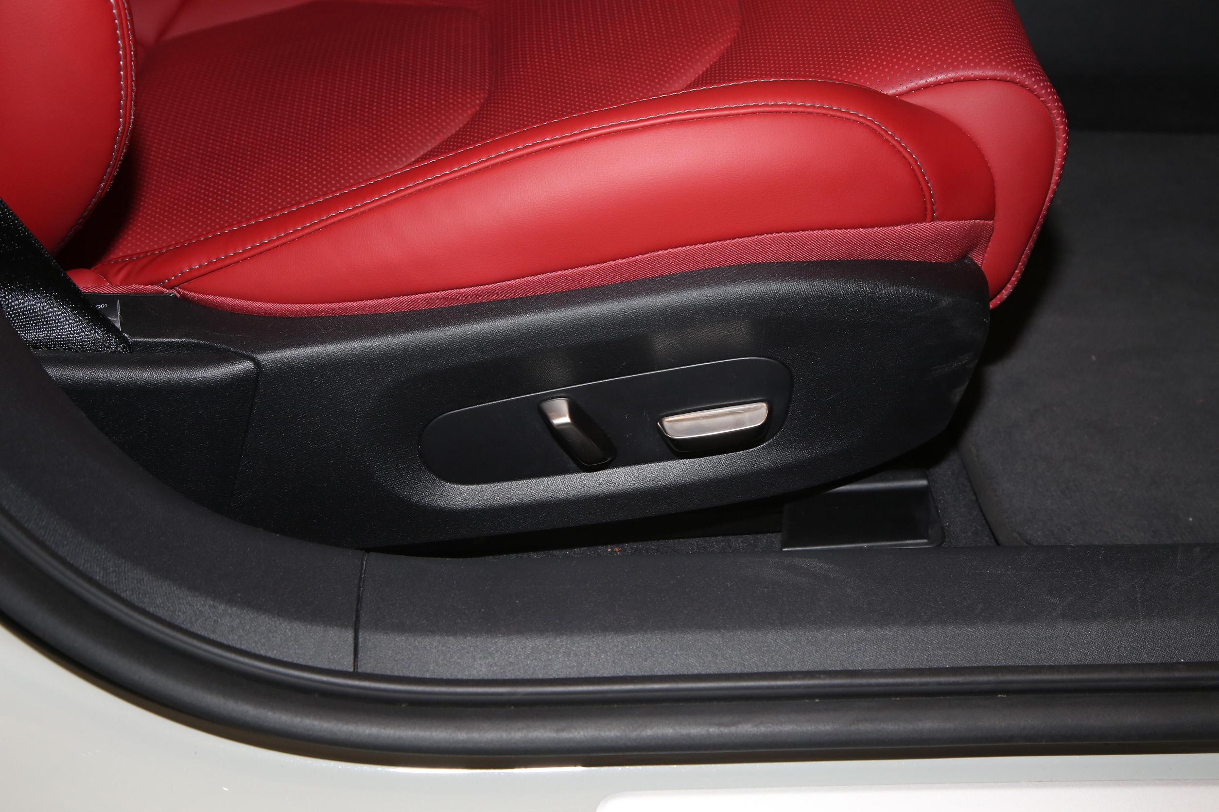 小米SU7 2024款 后驱标准长续航智驾版图片_小米汽车_4/114张图片_汽车空间图库_懂车帝