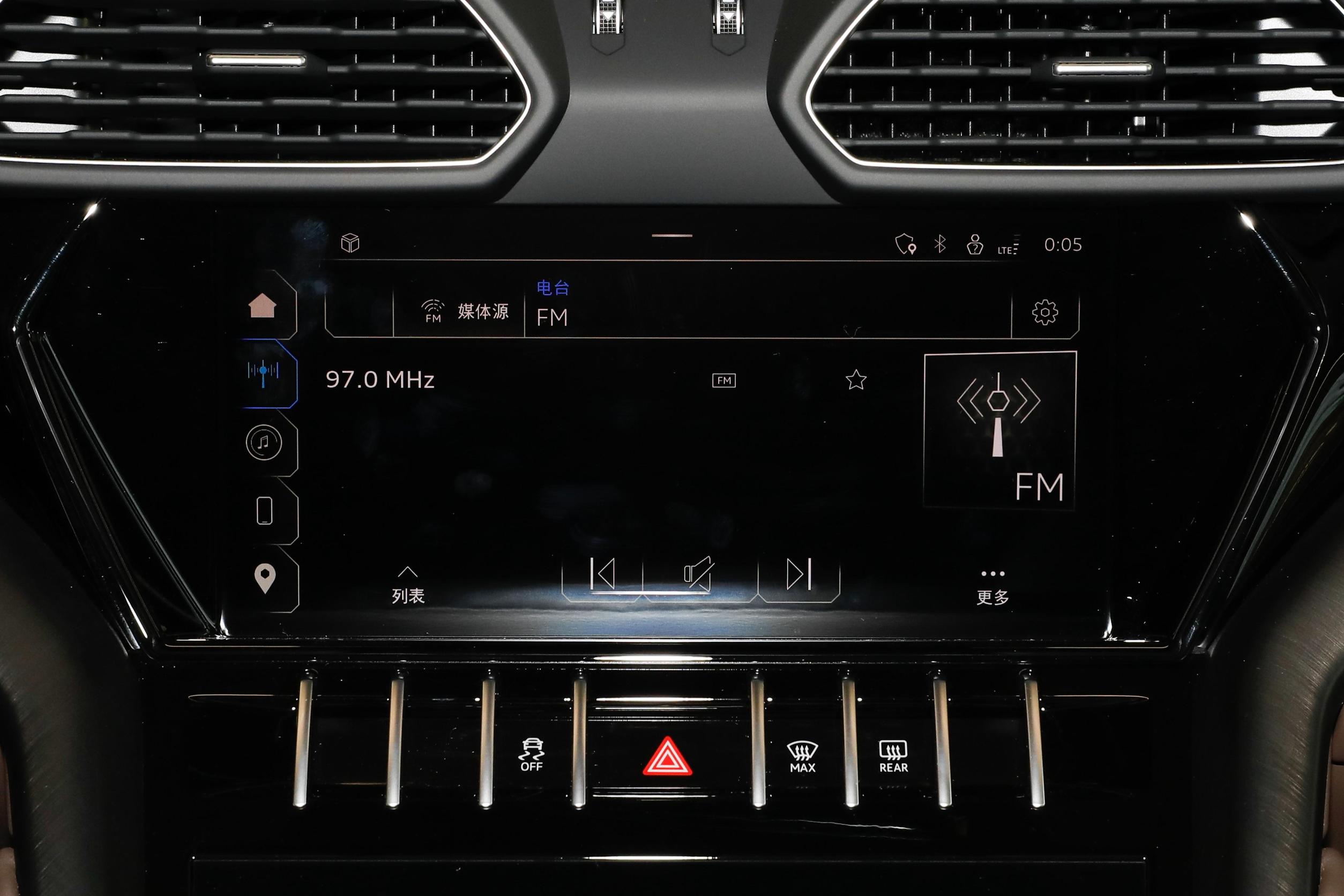 Urus 2023款 4.0T V8 S图片_兰博基尼_15/35张图片_汽车内饰图库_懂车帝