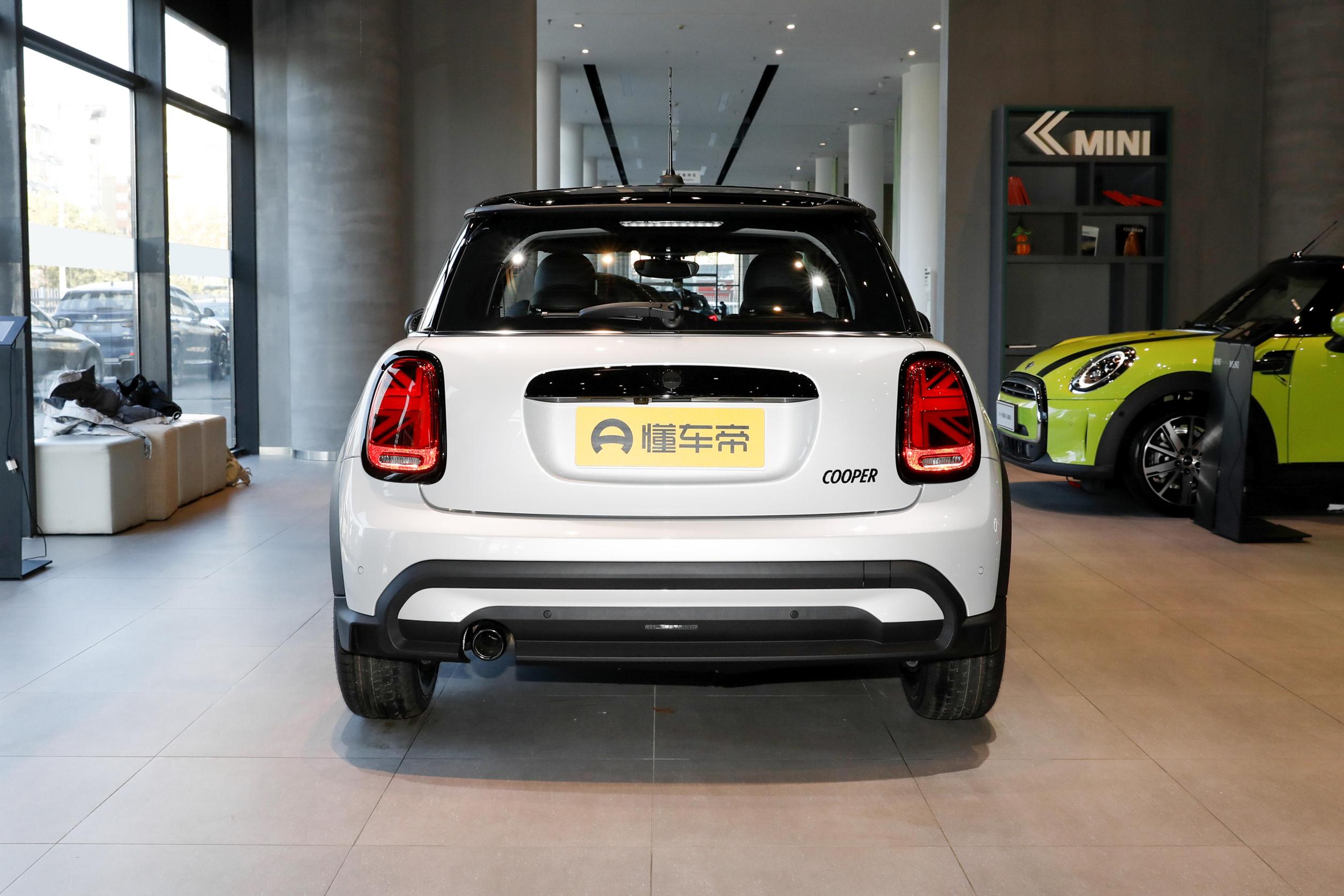 MINI 2022款 1.5T COOPER The Coopers 纪念版图片_MINI_23/55张图片_汽车外观图库_懂车帝