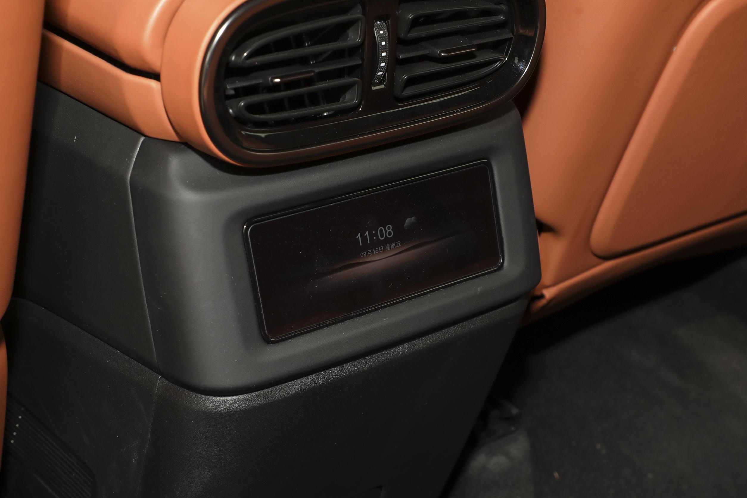 仰望U8 2023款 豪华版图片_仰望_8/99张图片_汽车空间图库_懂车帝