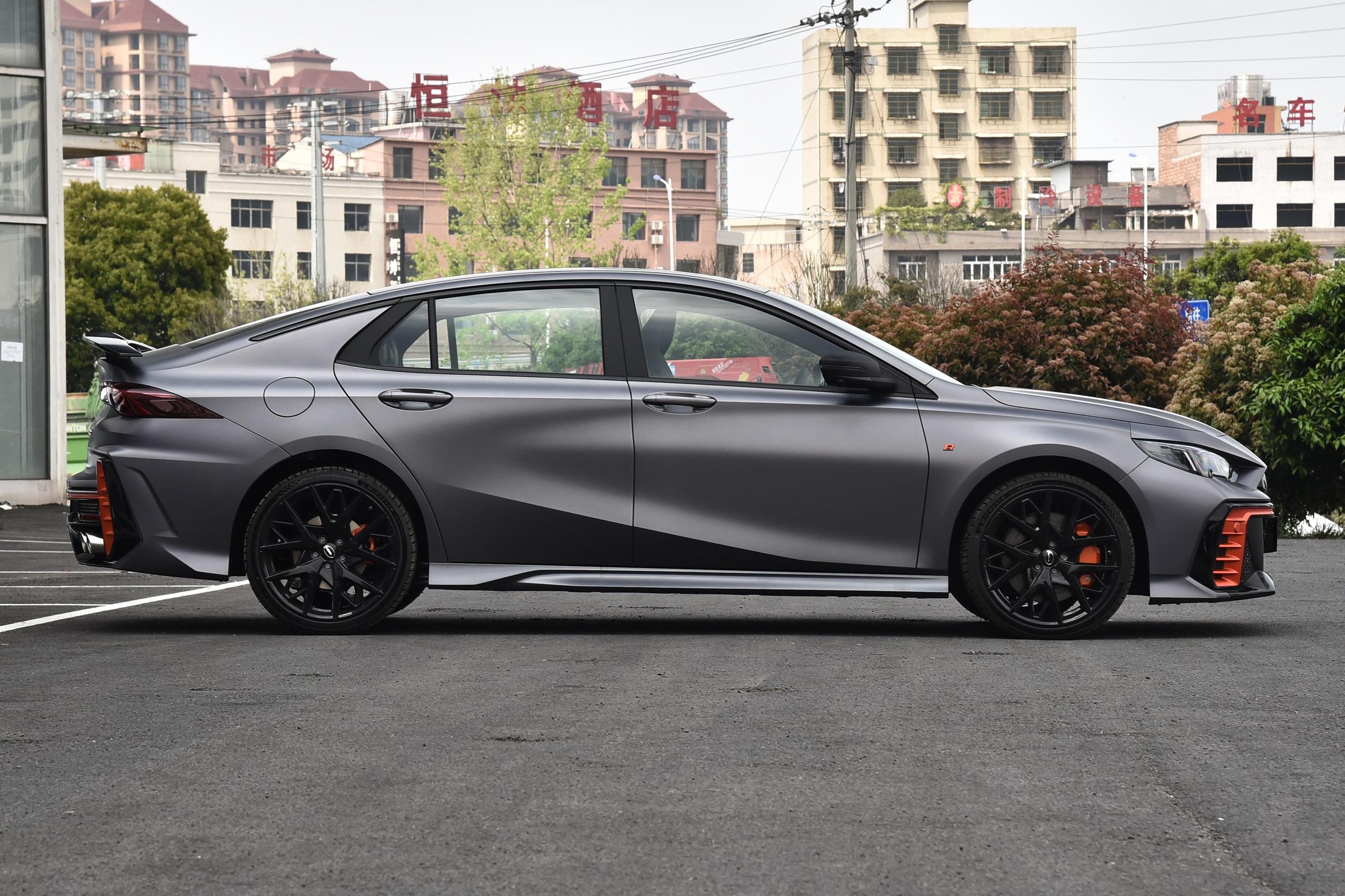 影豹壁纸_影豹_影豹外观图片_1/1535张图片_影豹哑光皓月灰/整车外观图片_懂车帝