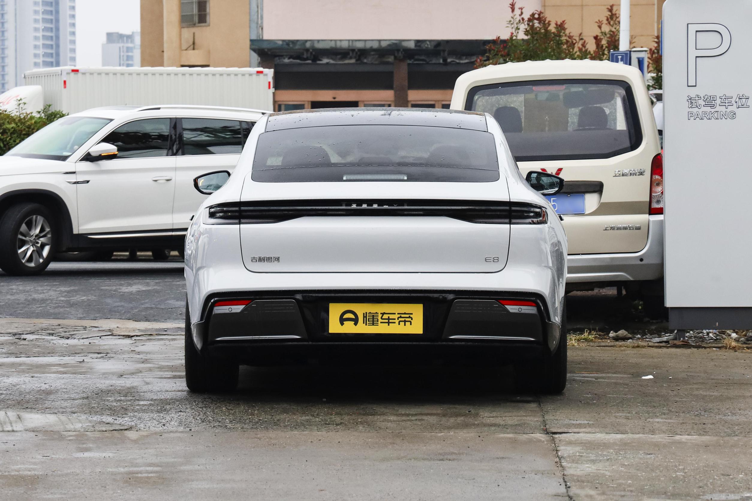 银河E8 2024款 665km 星舰 远航版图片_吉利银河_6/143张图片_汽车外观图库_懂车帝