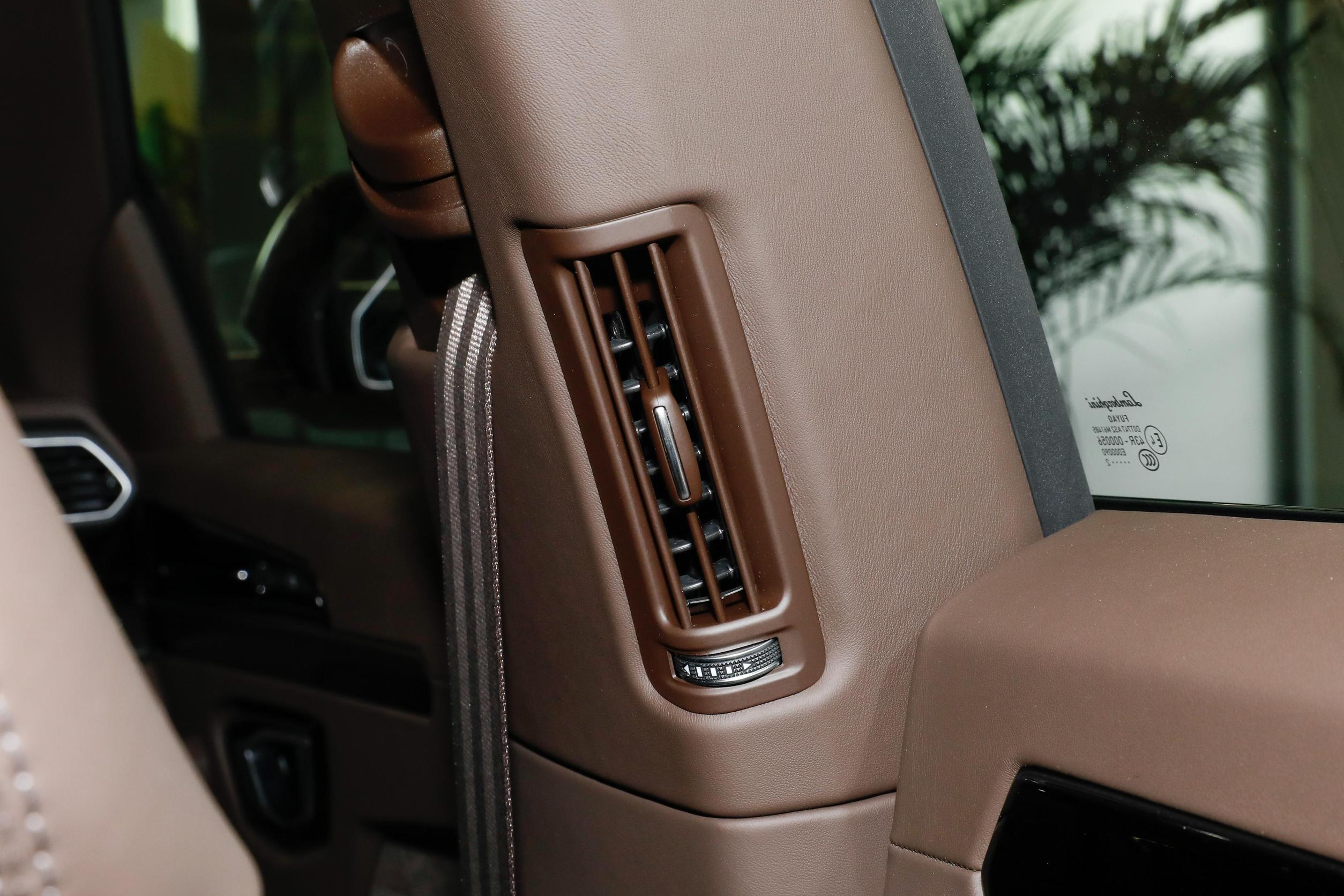 Urus 2023款 4.0T V8 S图片_兰博基尼_31/56张图片_汽车空间图库_懂车帝