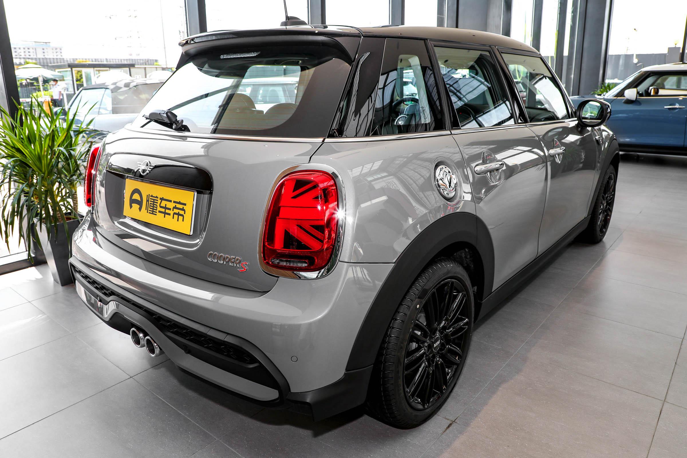 MINI 2022款 2.0T COOPER S 经典派 五门版图片_MINI_9/100张图片_汽车外观图库_懂车帝
