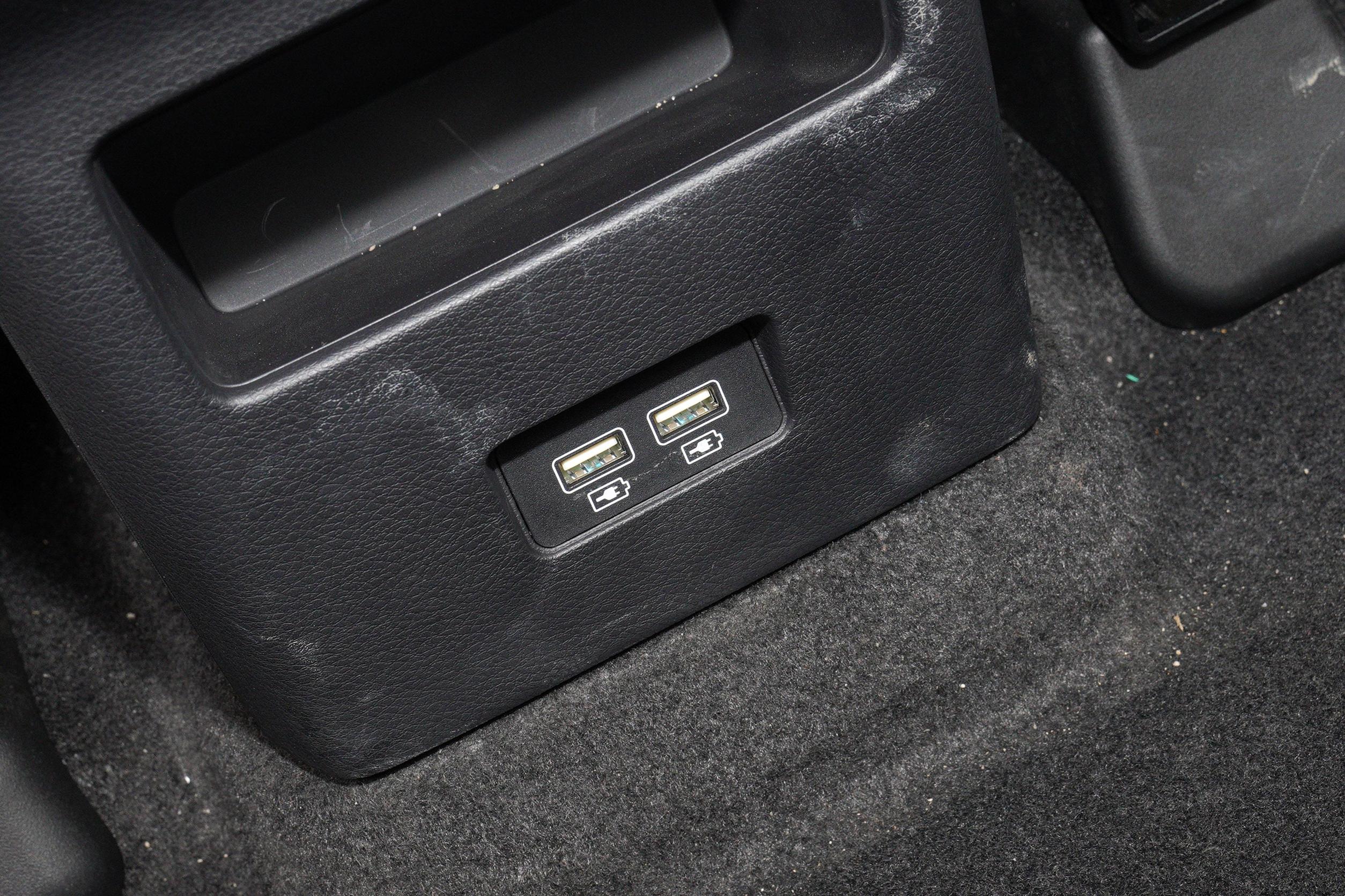 宋MAX DM-i 2022款 DM-i 105KM 行政版图片_比亚迪_32/82张图片_汽车空间图库_懂车帝