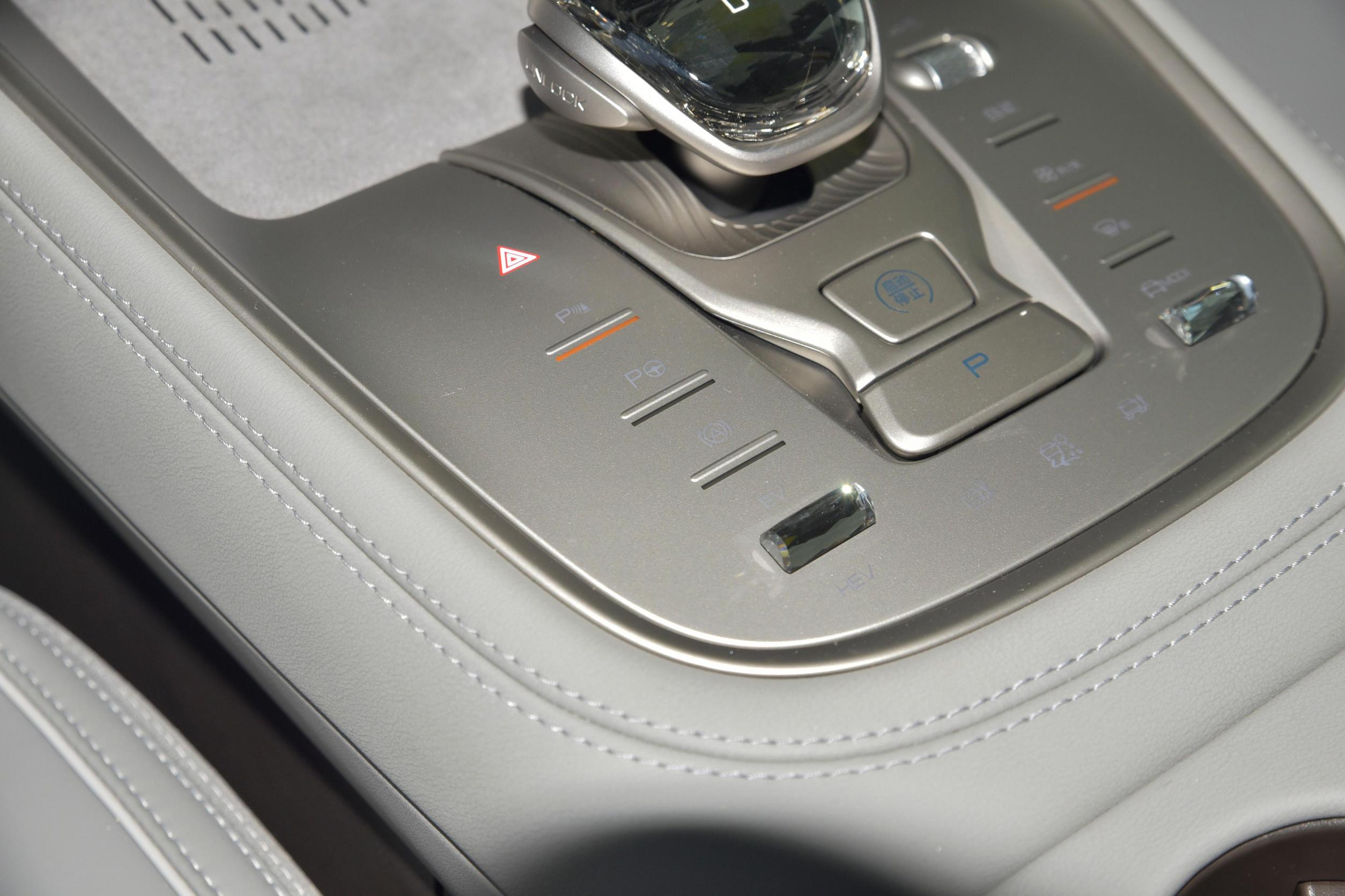 腾势N8 DM-p 2023款 四驱超混旗舰七座版图片_腾势_8/44张图片_汽车内饰图库_懂车帝