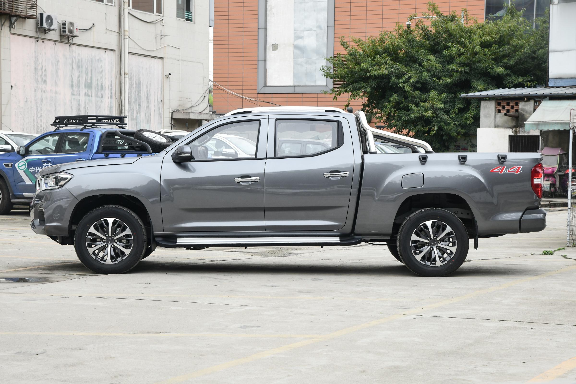 大通T70 2021款 2.0T柴油手动四驱精英版长箱高底盘图片_上汽大通MAXUS_4/61张图片_汽车外观图库_懂车帝