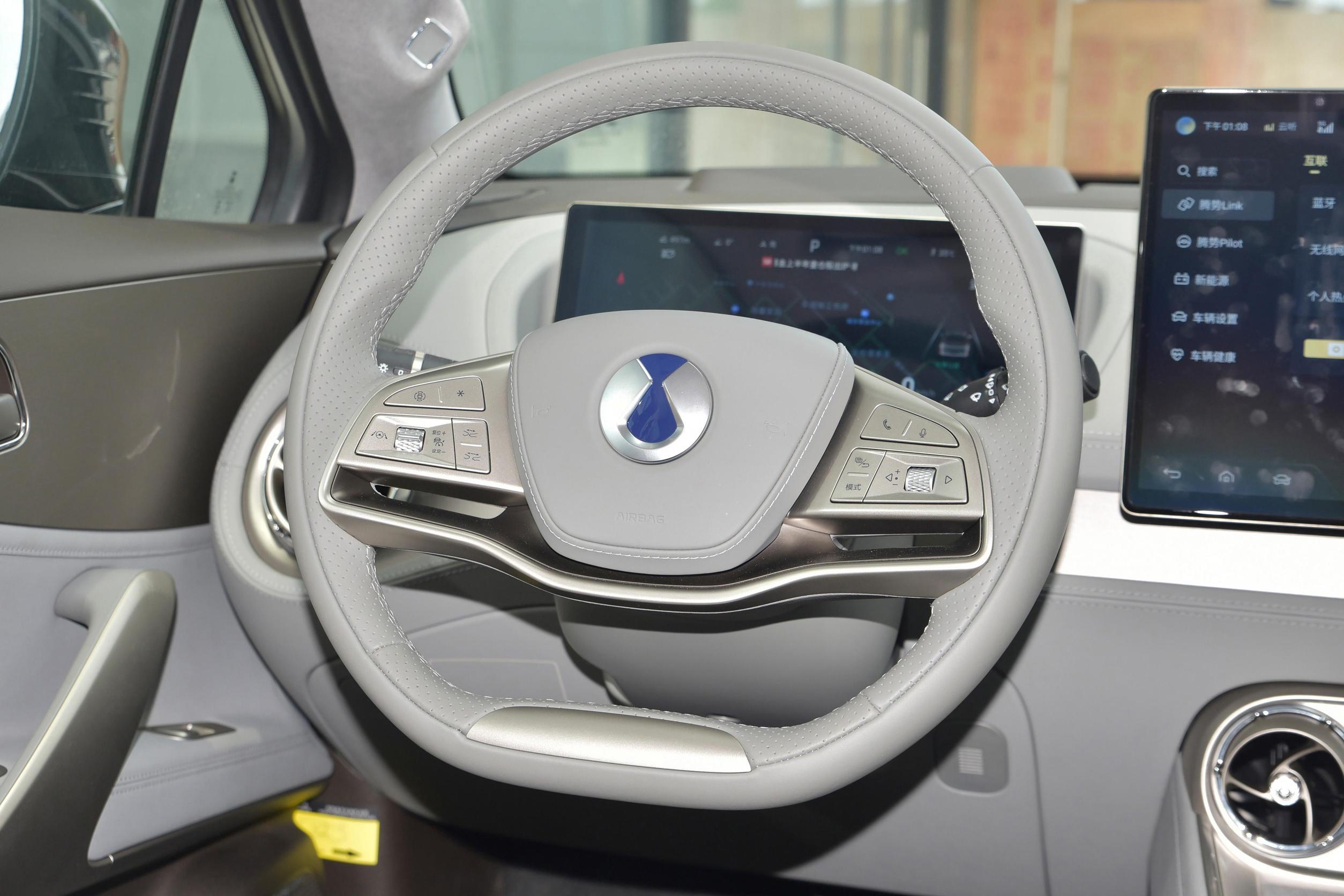 腾势N8 DM-p 2023款 四驱超混旗舰七座版图片_腾势_1/44张图片_汽车内饰图库_懂车帝