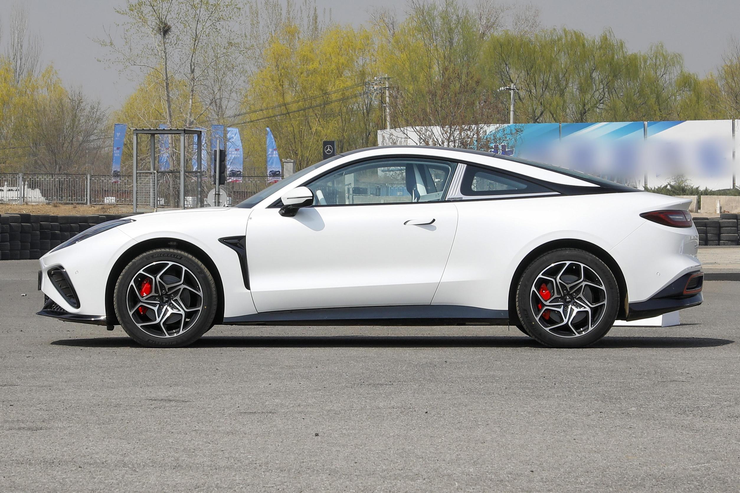 哪吒GT壁纸_哪吒GT_哪吒GT外观图片_8/397张图片_哪吒GT彗星白/整车外观图片_懂车帝