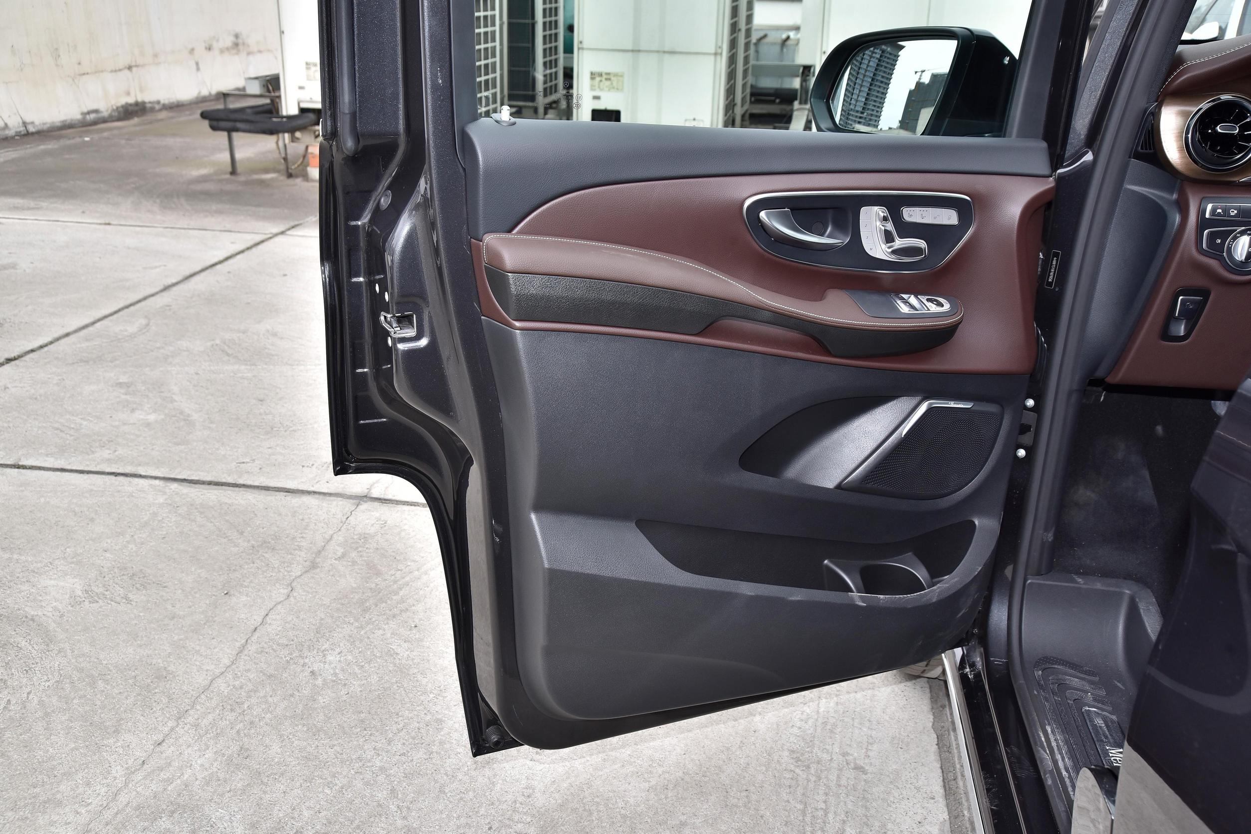 奔驰V级 2022款 V 260 L 长轴距豪华版图片_奔驰_7/119张图片_汽车空间图库_懂车帝