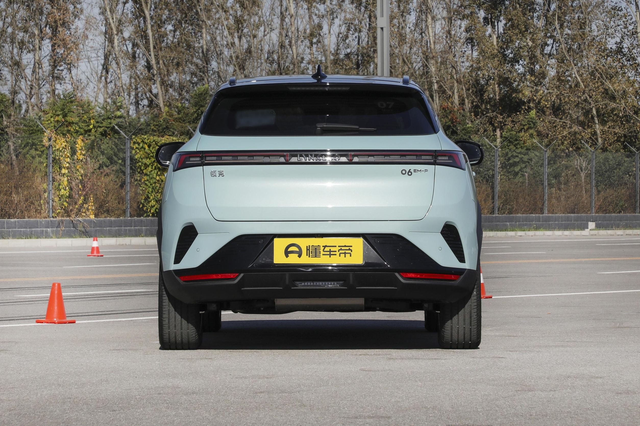领克06 EM-P 2024款 EM-P 126长续航Halo图片_领克_4/202张图片_汽车外观图库_懂车帝