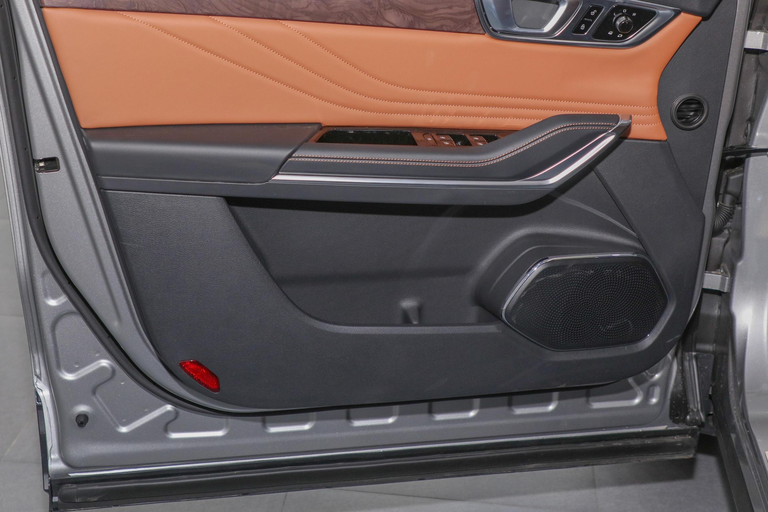 奔腾T99 2022款 20TD 8AT尊享型特装版图片_奔腾_3/57张图片_汽车空间图库_懂车帝