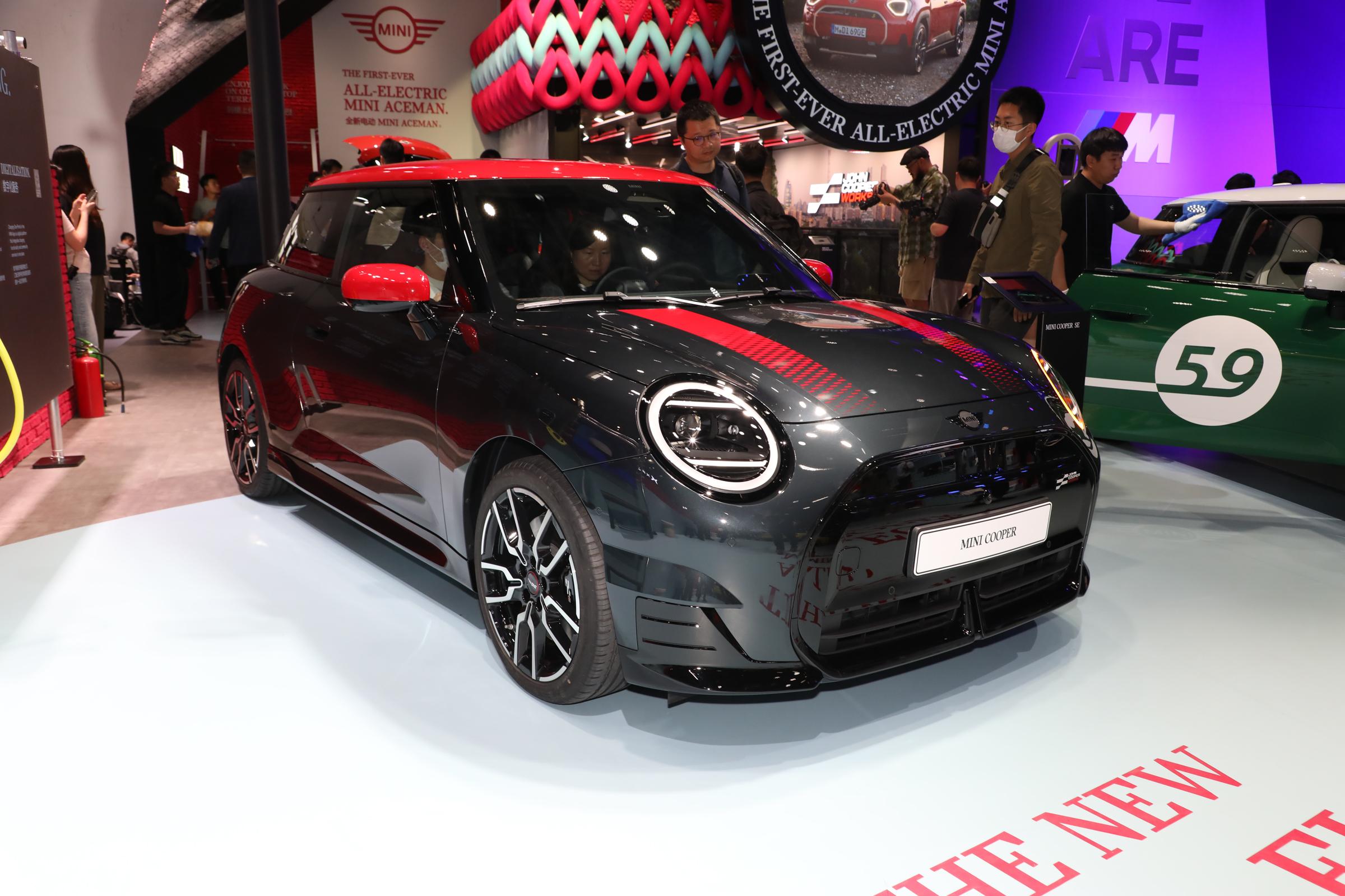 电动MINI COOPER 2024款 COOPER SE 赛车手图片_MINI_5/142张图片_汽车车展图库_懂车帝