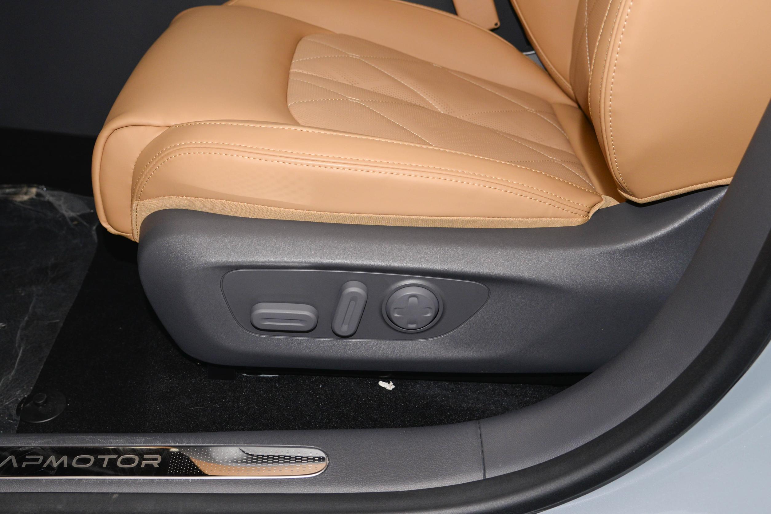 零跑C01 2024款 625尊享版图片_零跑汽车_18/54张图片_汽车空间图库_懂车帝