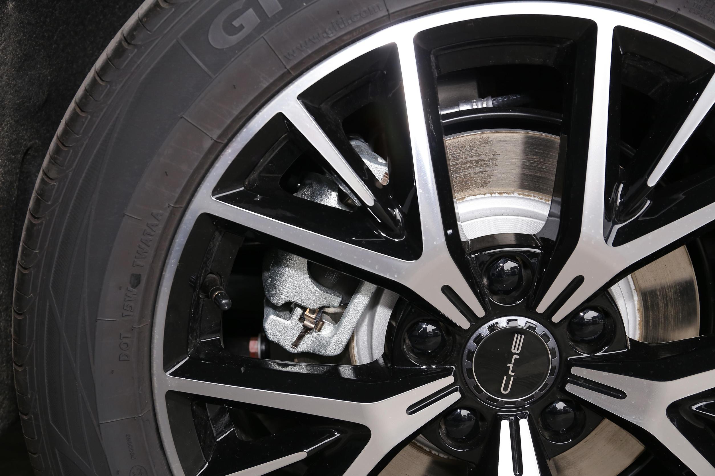 比亚迪e9 2022款 商务版图片_比亚迪_32/52张图片_汽车外观图库_懂车帝