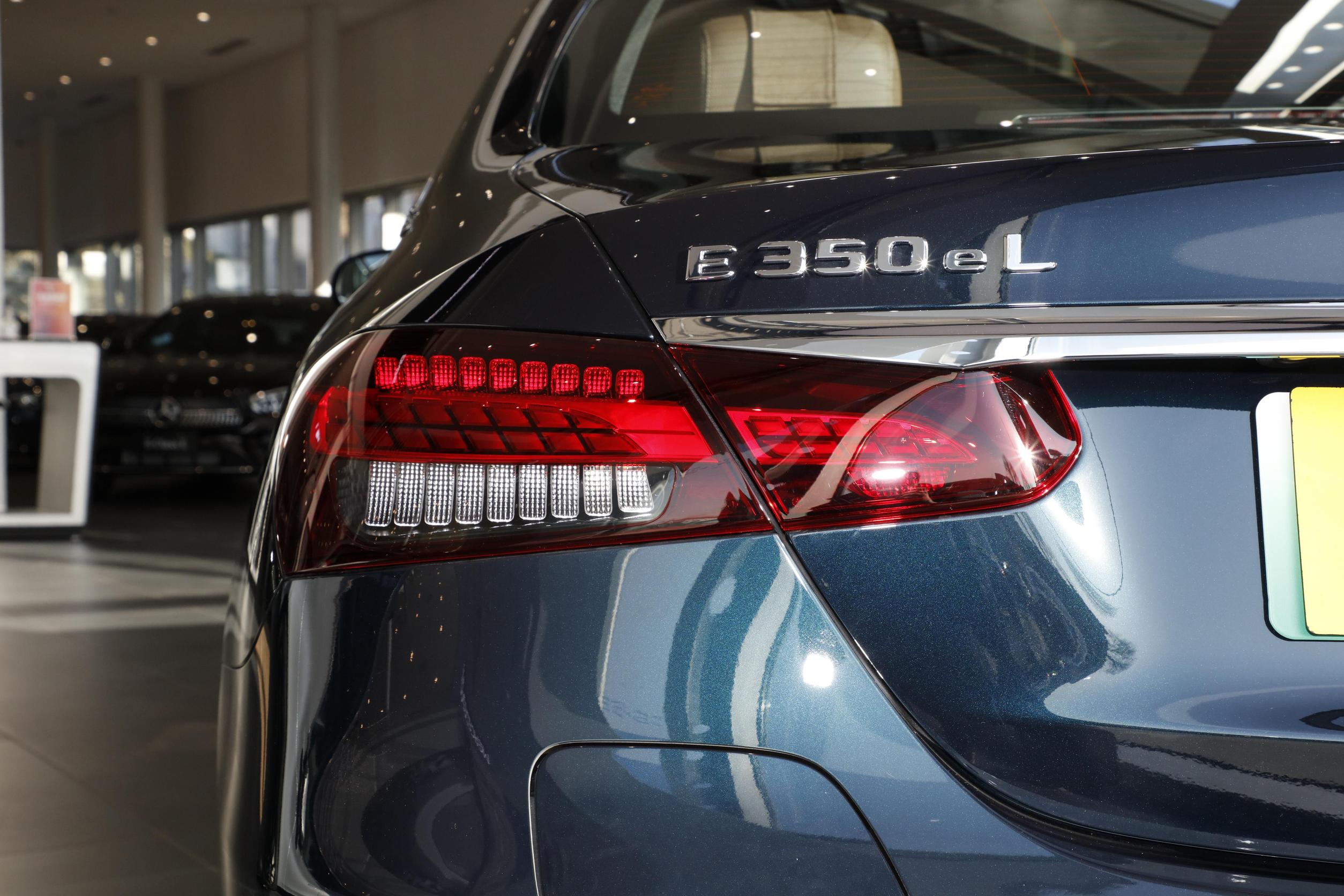 奔驰E级PHEV 2023款 E 350 e L 运动轿车图片_奔驰_1/143张图片_汽车外观图库_懂车帝