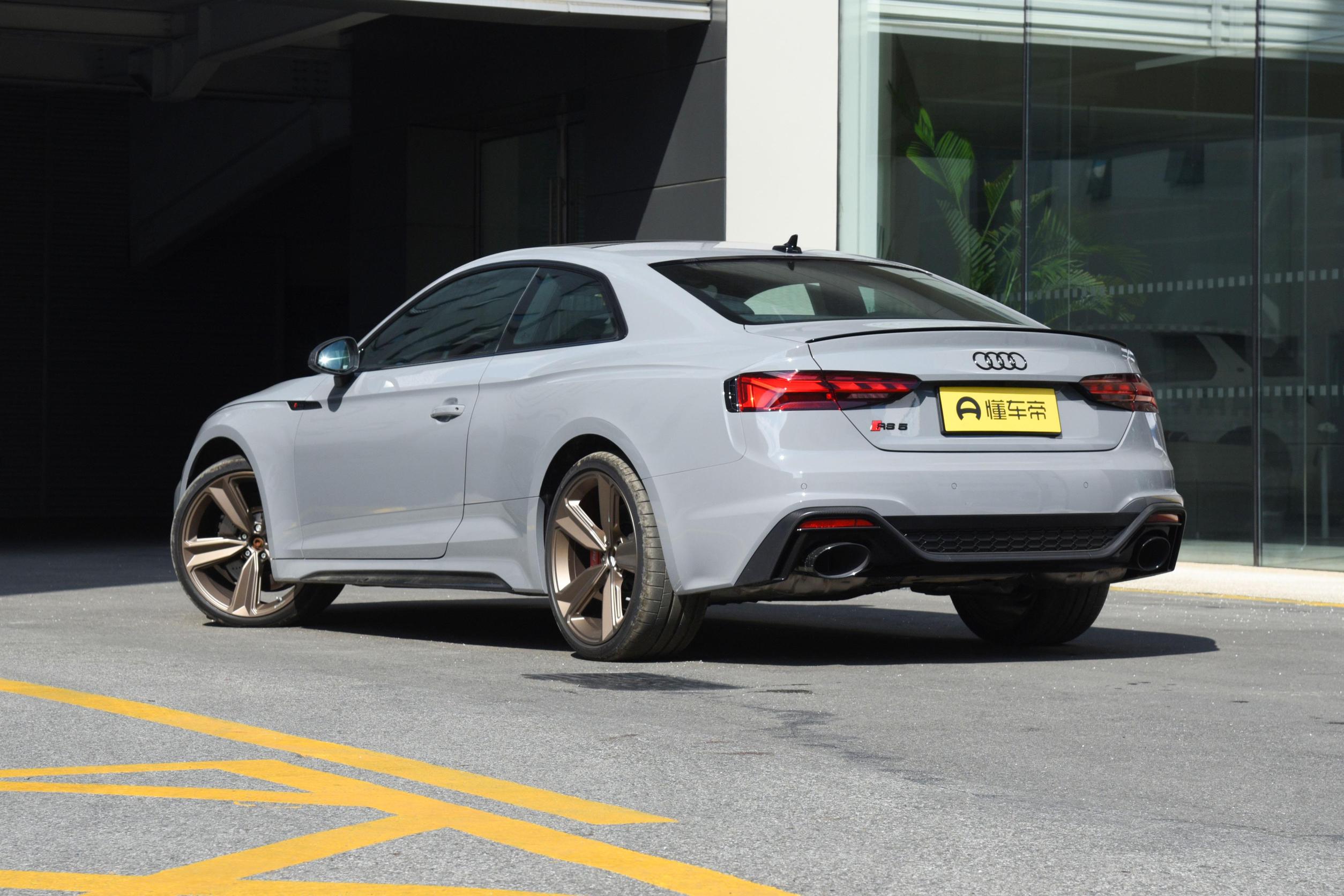 奥迪RS 5 2023款 2.9T Coupe 暗金版图片_奥迪_8/57张图片_汽车外观图库_懂车帝