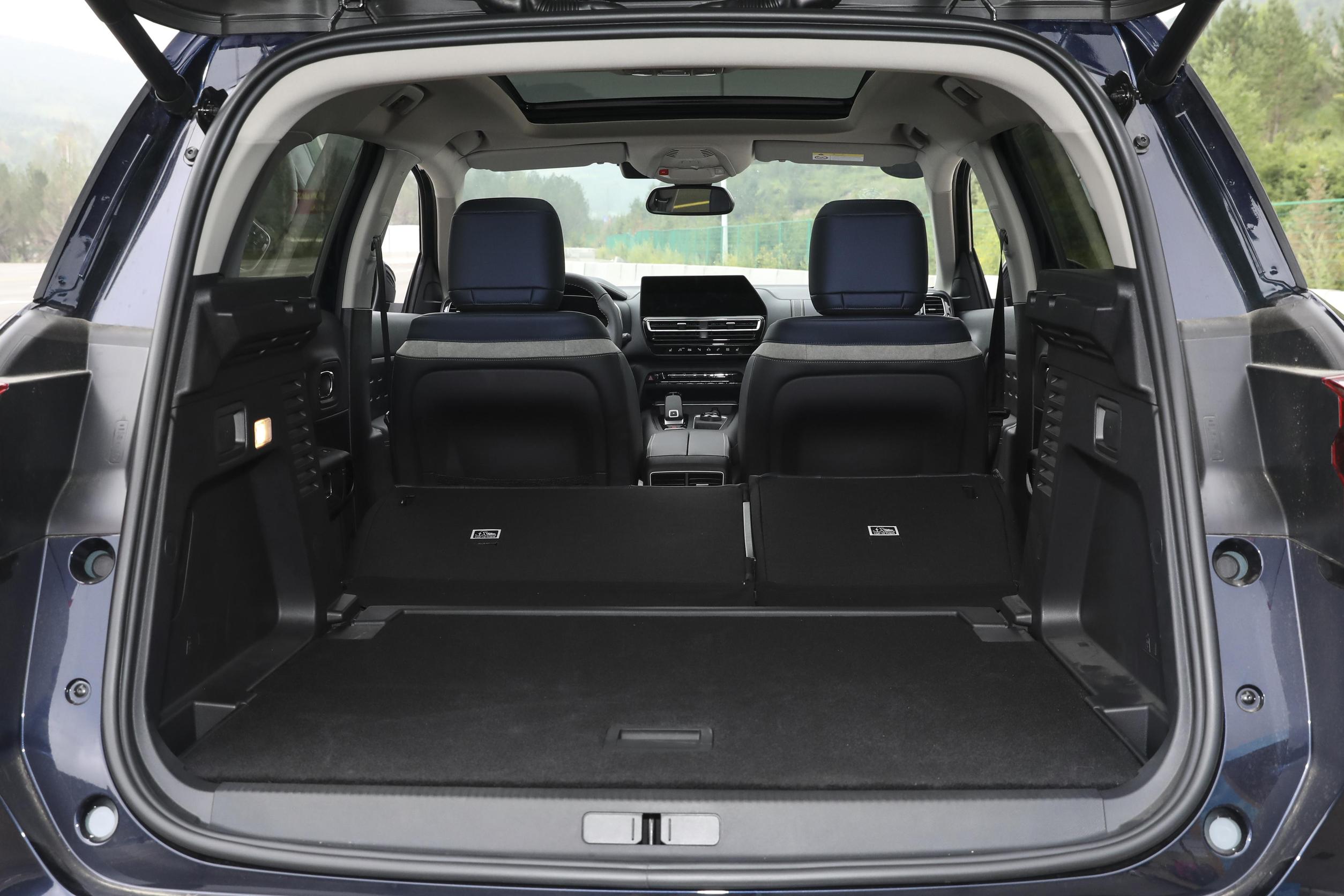 天逸 C5 AIRCROSS 2023款 400THP 纵擎版图片_雪铁龙_31/99张图片_汽车空间图库_懂车帝