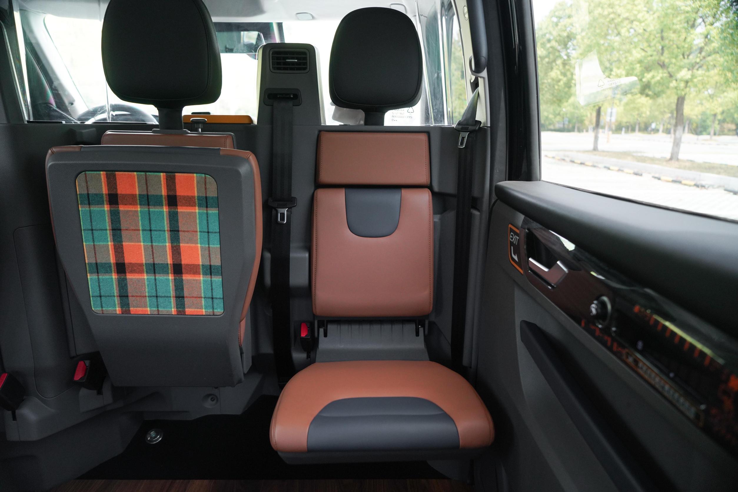 LEVC TX 2023款 增程出行版图片_LEVC_4/8张图片_汽车空间图库_懂车帝