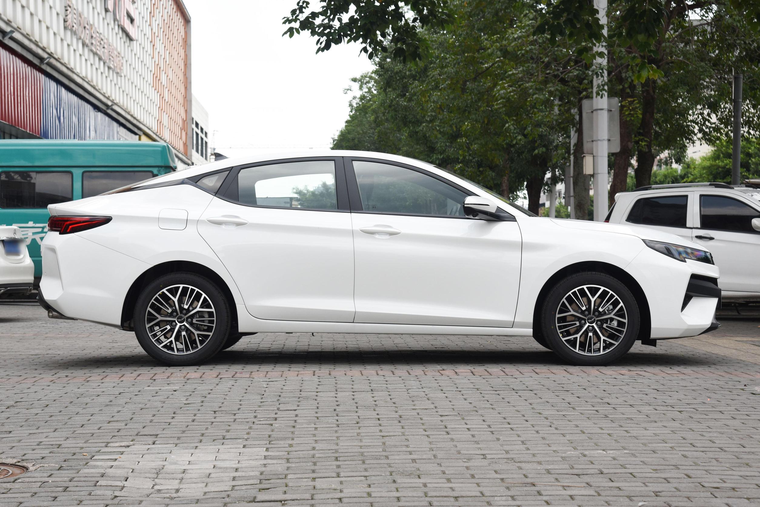 江淮A5 PLUS 2023款 1.5T CVT尊贵版图片_江淮汽车_1/118张图片_汽车外观图库_懂车帝