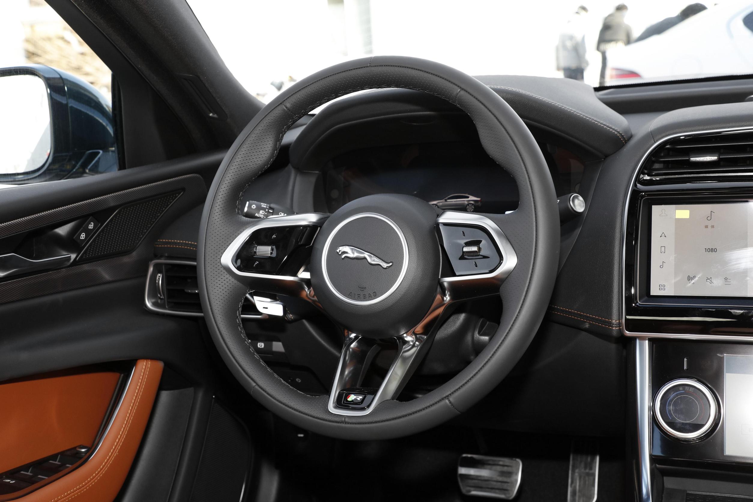 捷豹XEL 2023款 2.0T 250PS R-DYNAMIC S进取运动版图片_捷豹_11/84张图片_汽车内饰图库_懂车帝