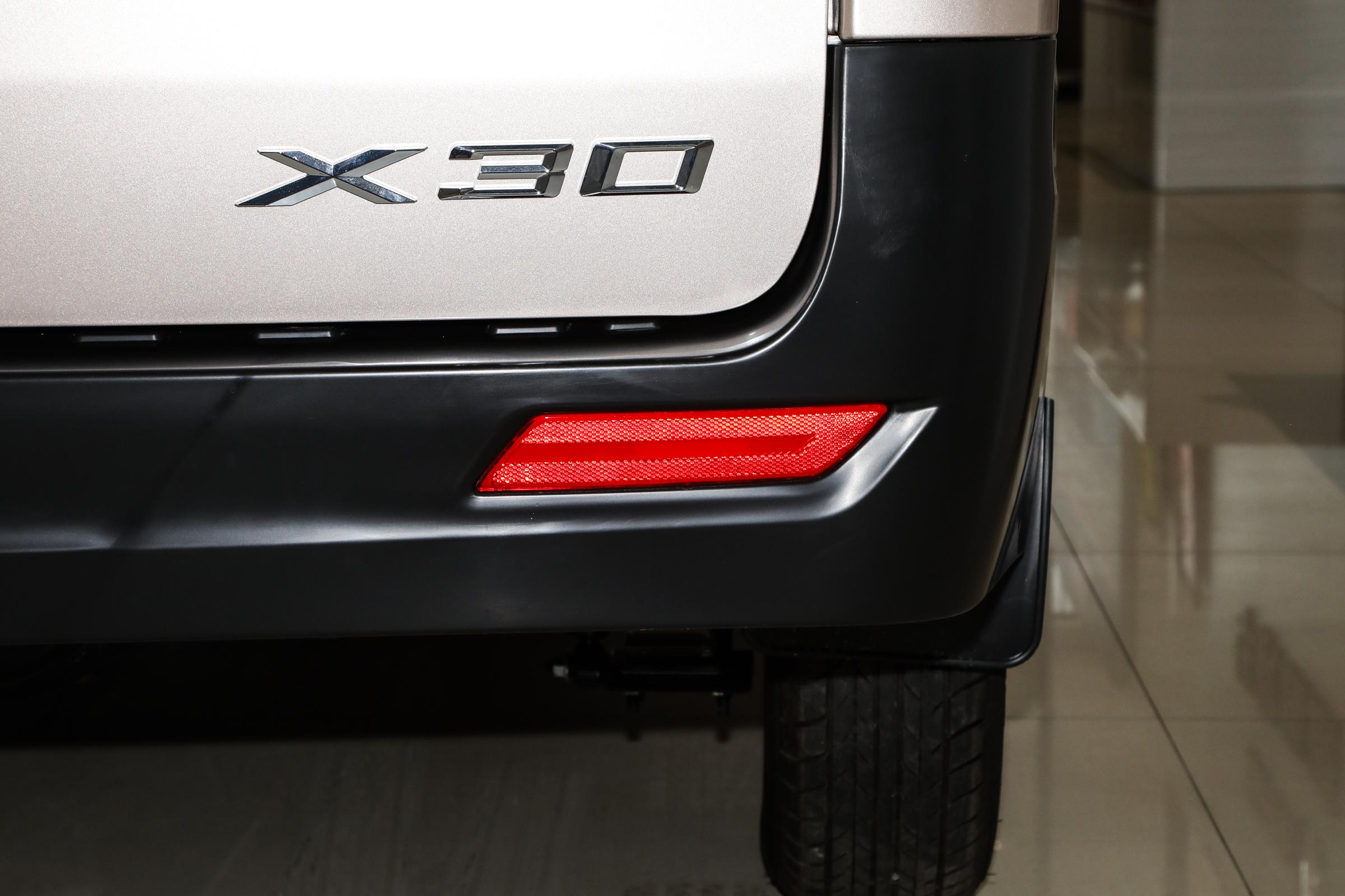 小海狮X30壁纸_小海狮X30_小海狮X30外观图片_36/1316张图片_小海狮X30银色/整车外观图片_懂车帝