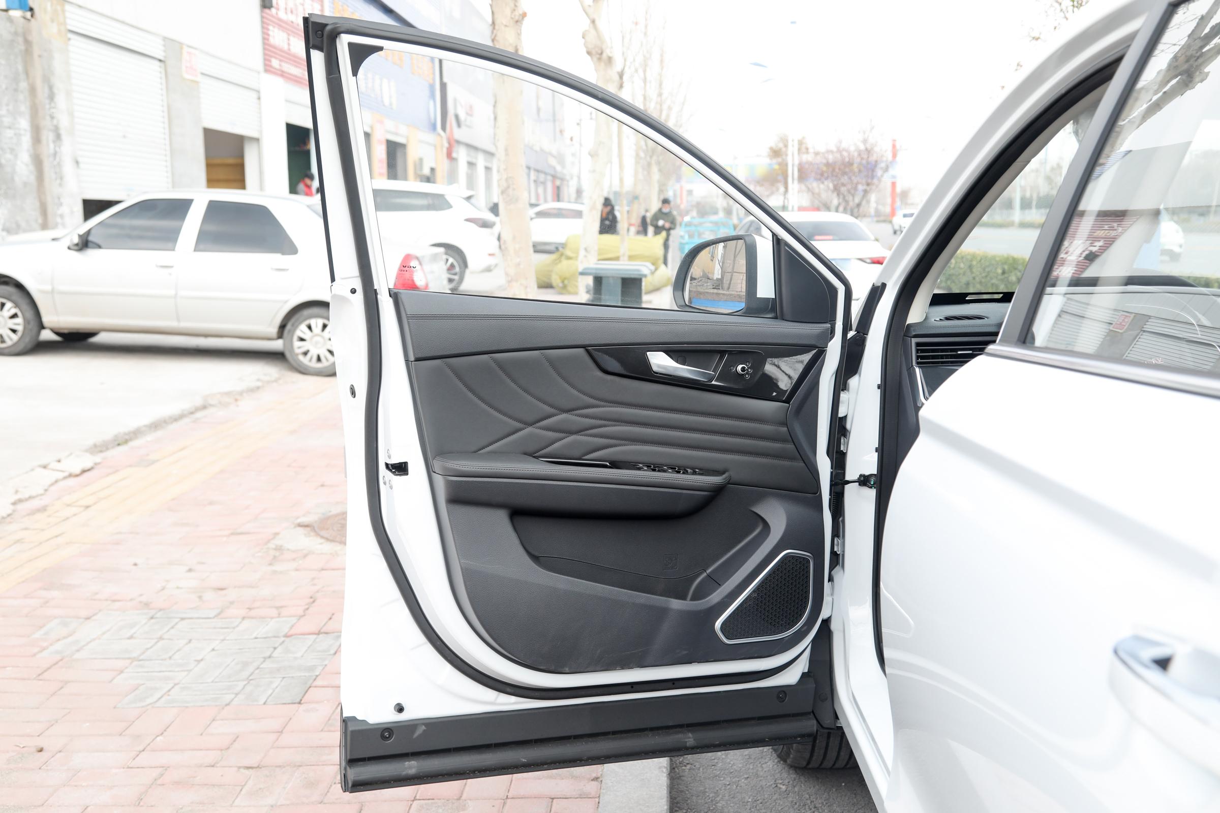 VGV U70 2021款 1.5T 手动优悦版 7座图片_中国重汽VGV_3/46张图片_汽车空间图库_懂车帝