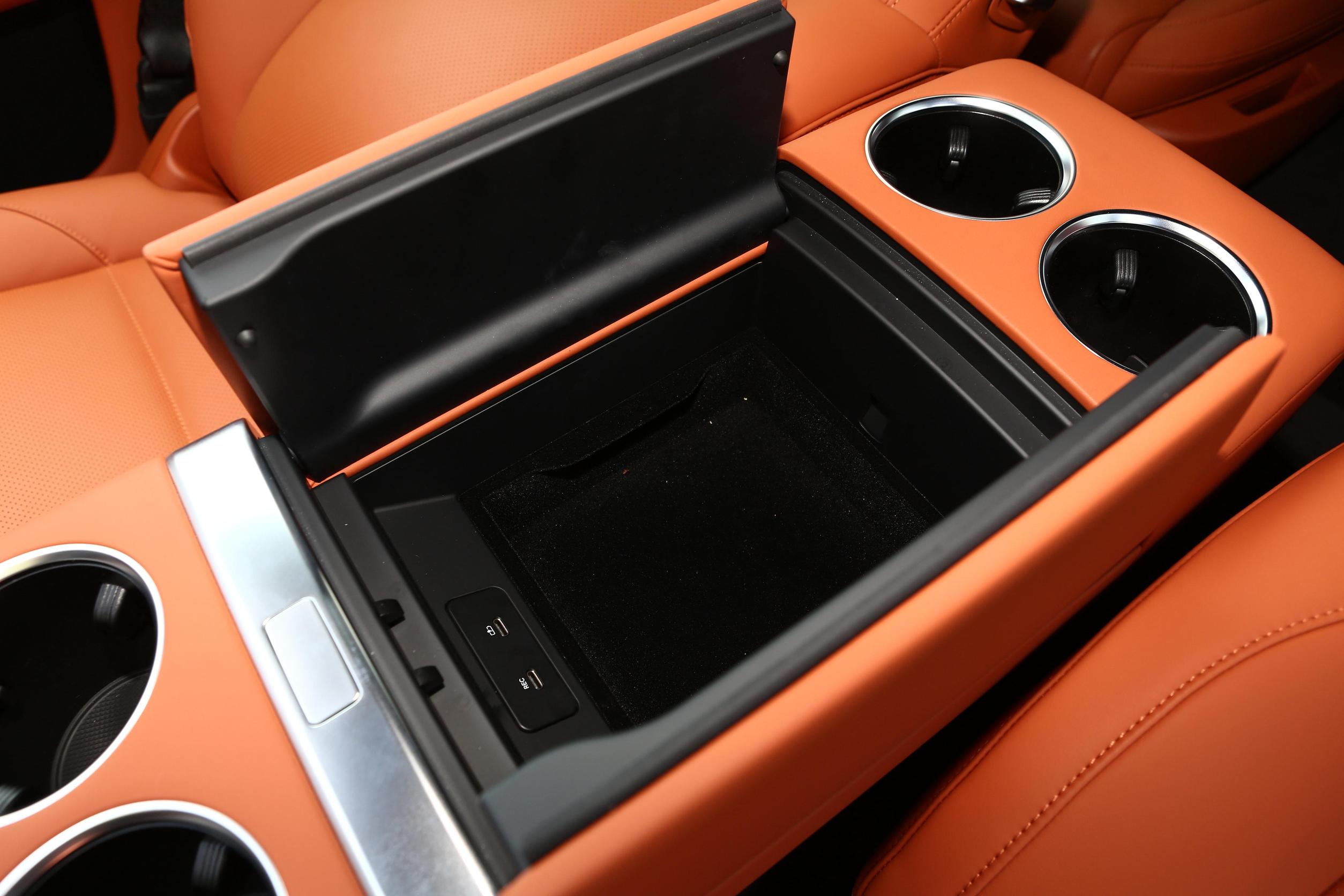 理想L8 2023款 Pro版图片_理想汽车_92/98张图片_汽车空间图库_懂车帝