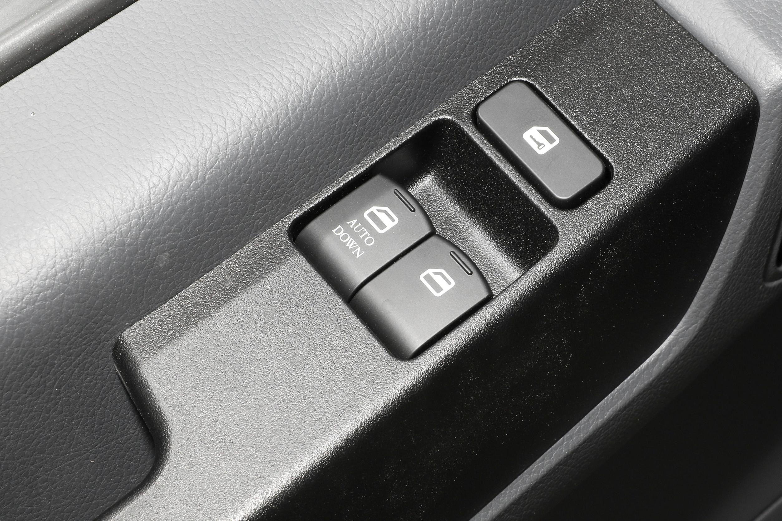 御风 2021款 2.3T V9前驱VAN车短轴中顶3座国VI M9T-601图片_东风_21/53张图片_汽车空间图库_懂车帝