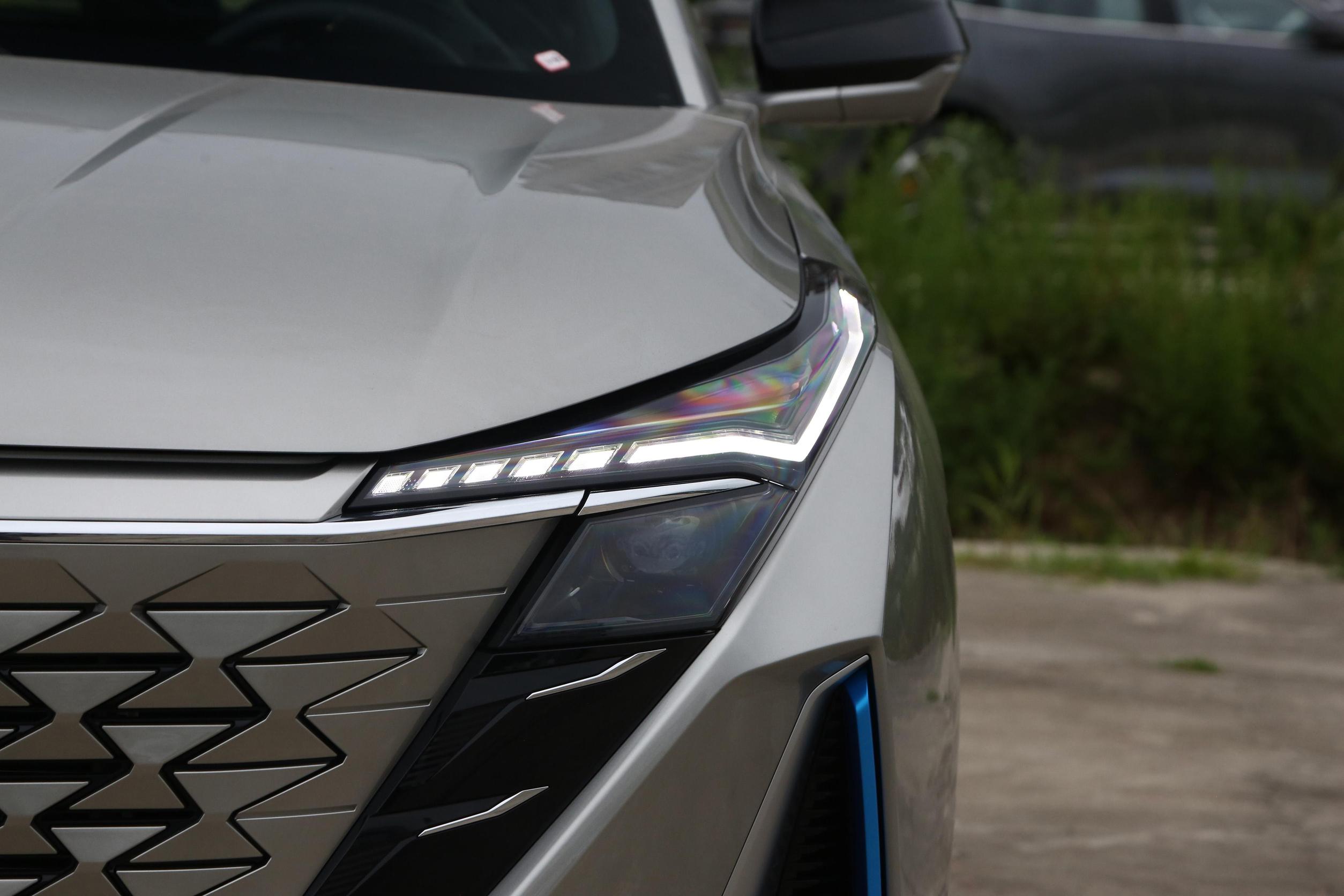 长安欧尚Z6 iDD新能源 2023款 智电iDD 150KM旗舰PLUS智慧泊车版图片_长安欧尚_4/66张图片_汽车外观图库_懂车帝