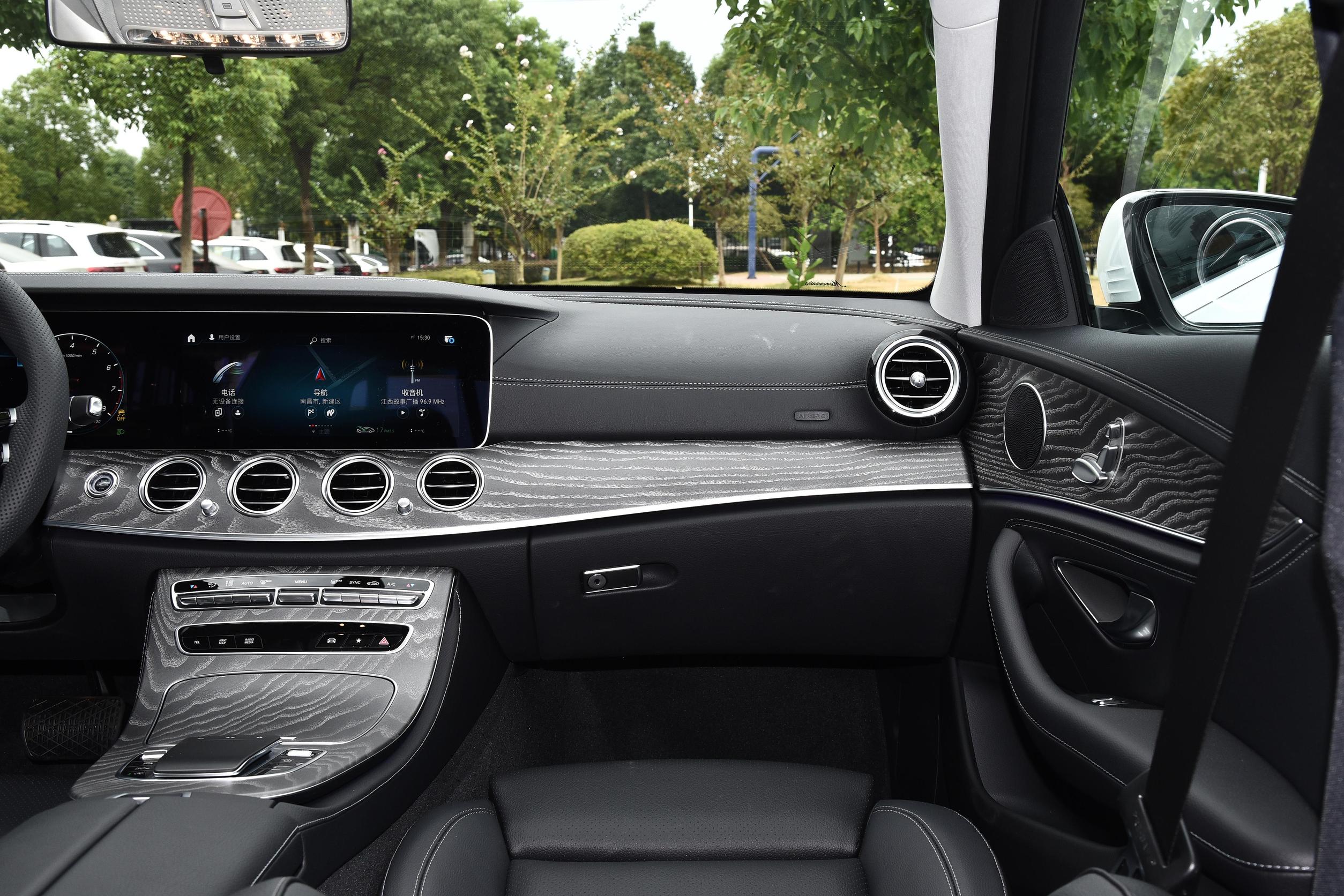奔驰E级 2023款 E 260 L 运动轿车图片_奔驰_14/61张图片_汽车内饰图库_懂车帝